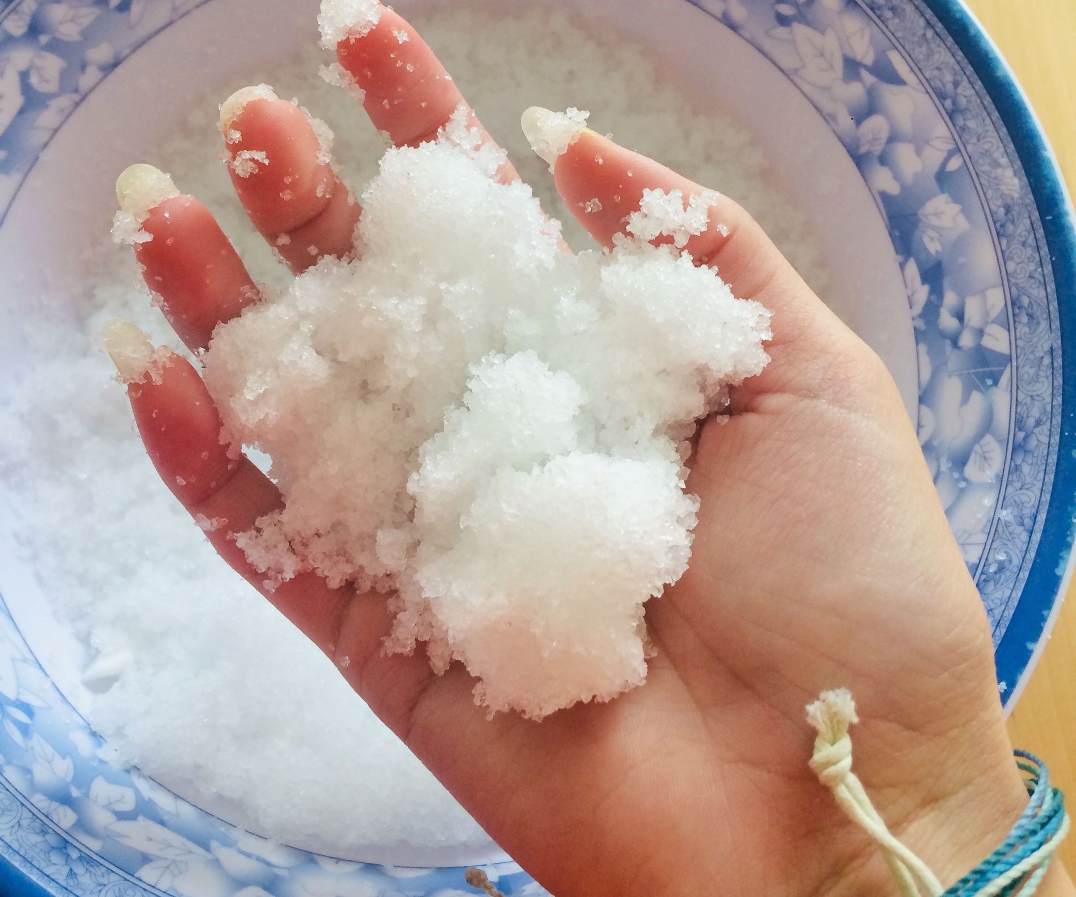 DIY Quick and Easy Snow! : 4 Steps - Instructables