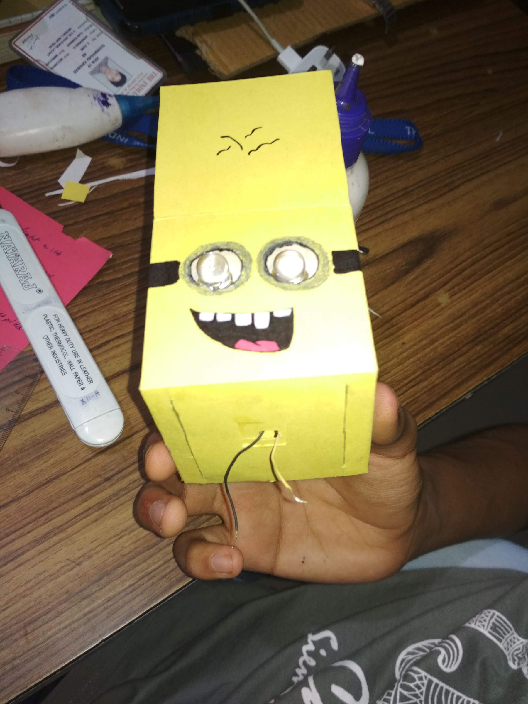 Minion Cubecraft Toy (A Flashlight Toy) : 4 Steps - Instructables