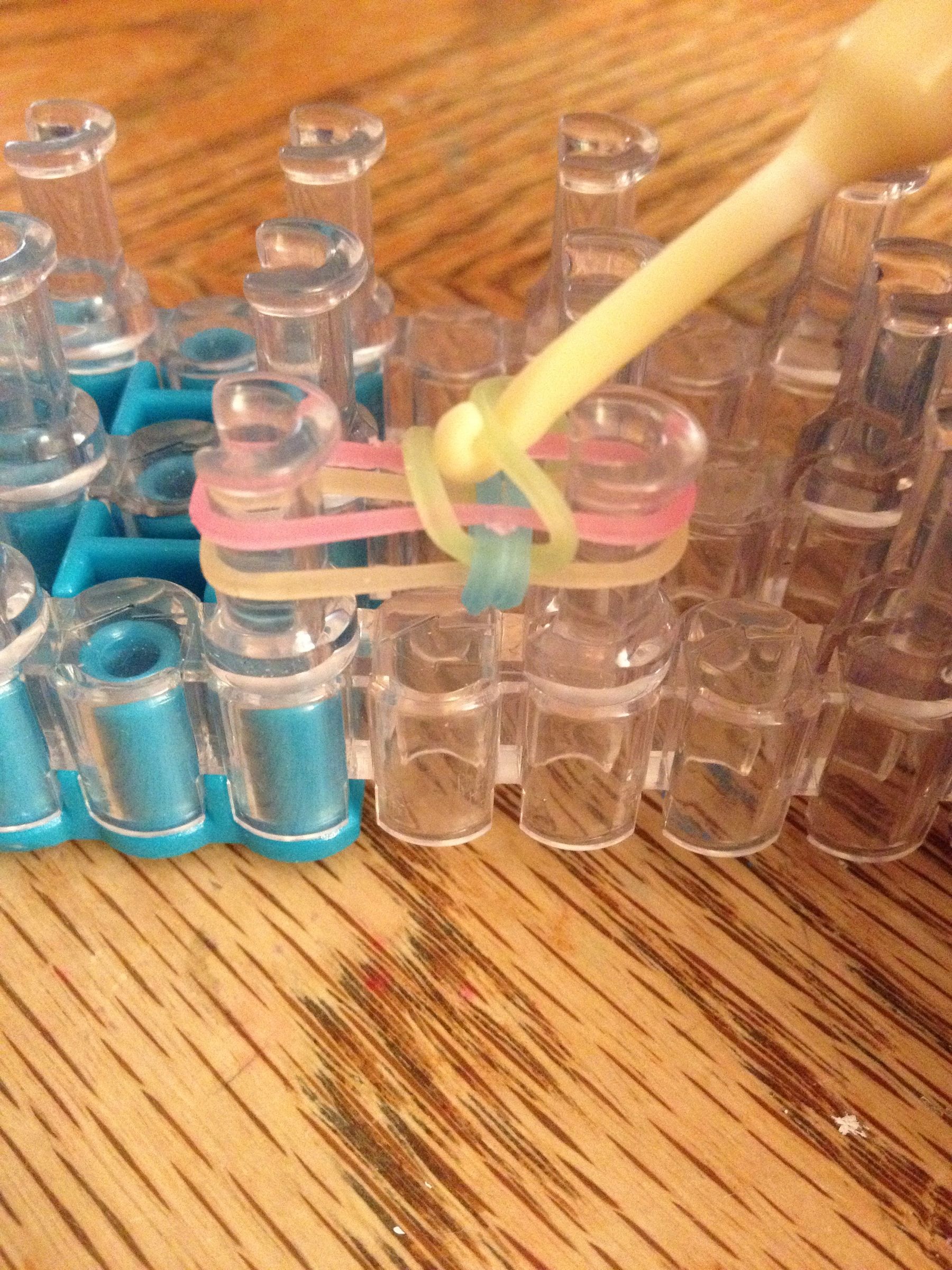 Rainbow Loom Fishtail : 13 Steps - Instructables