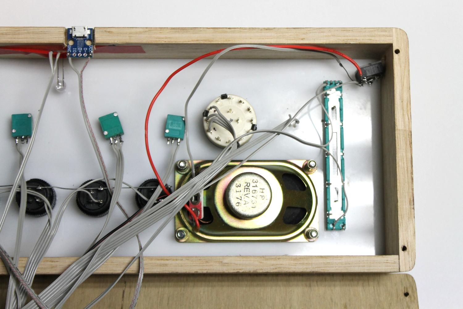 555 Fizzle Loop Synth V4 : 12 Steps (with Pictures) - Instructables