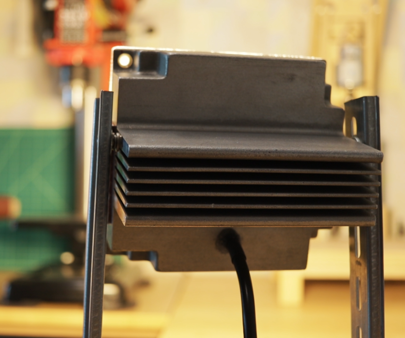 DIY FLOODLIGHT W/AC LEDs (+EFFICIENCY VS DC LEDs) : 21 Steps (with ...