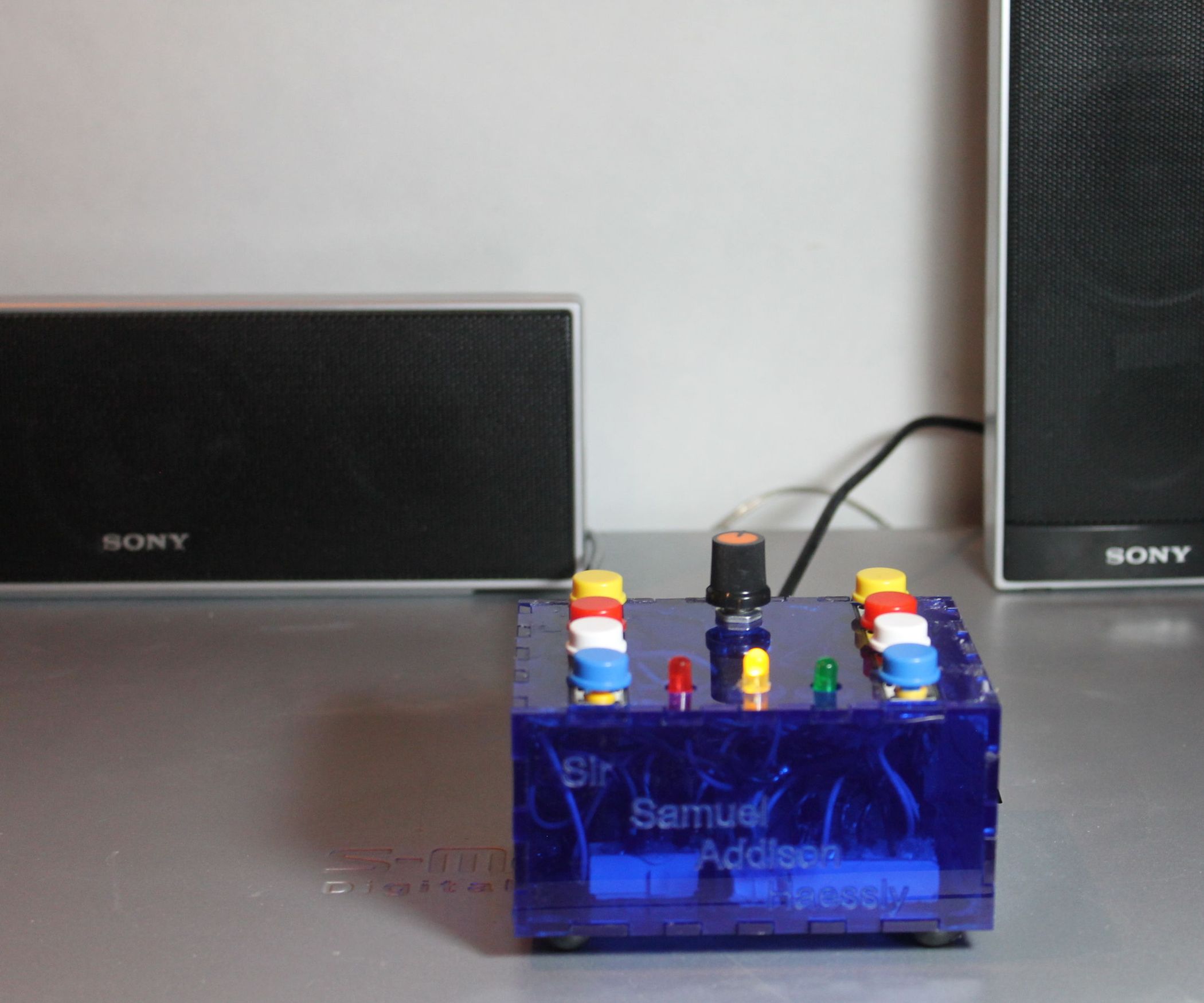 Portable MP3 AUX Music Box : 23 Steps (with Pictures) - Instructables