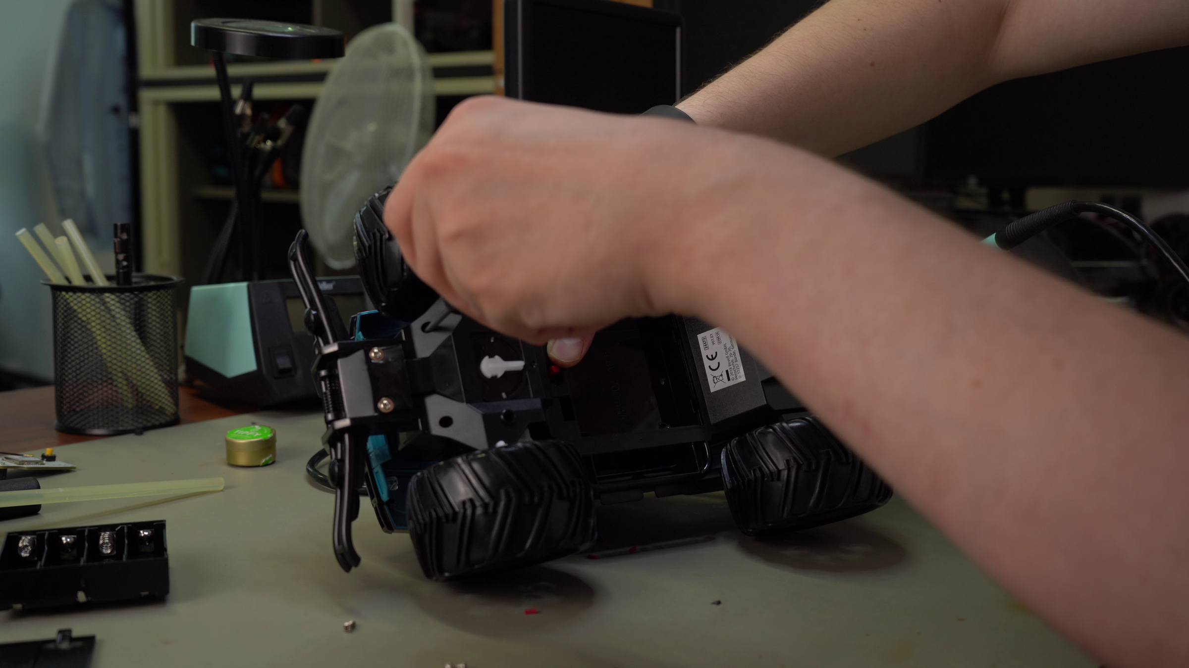 How to Install Your RoboHeart Hercules Into a RC Car : 15 Steps ...