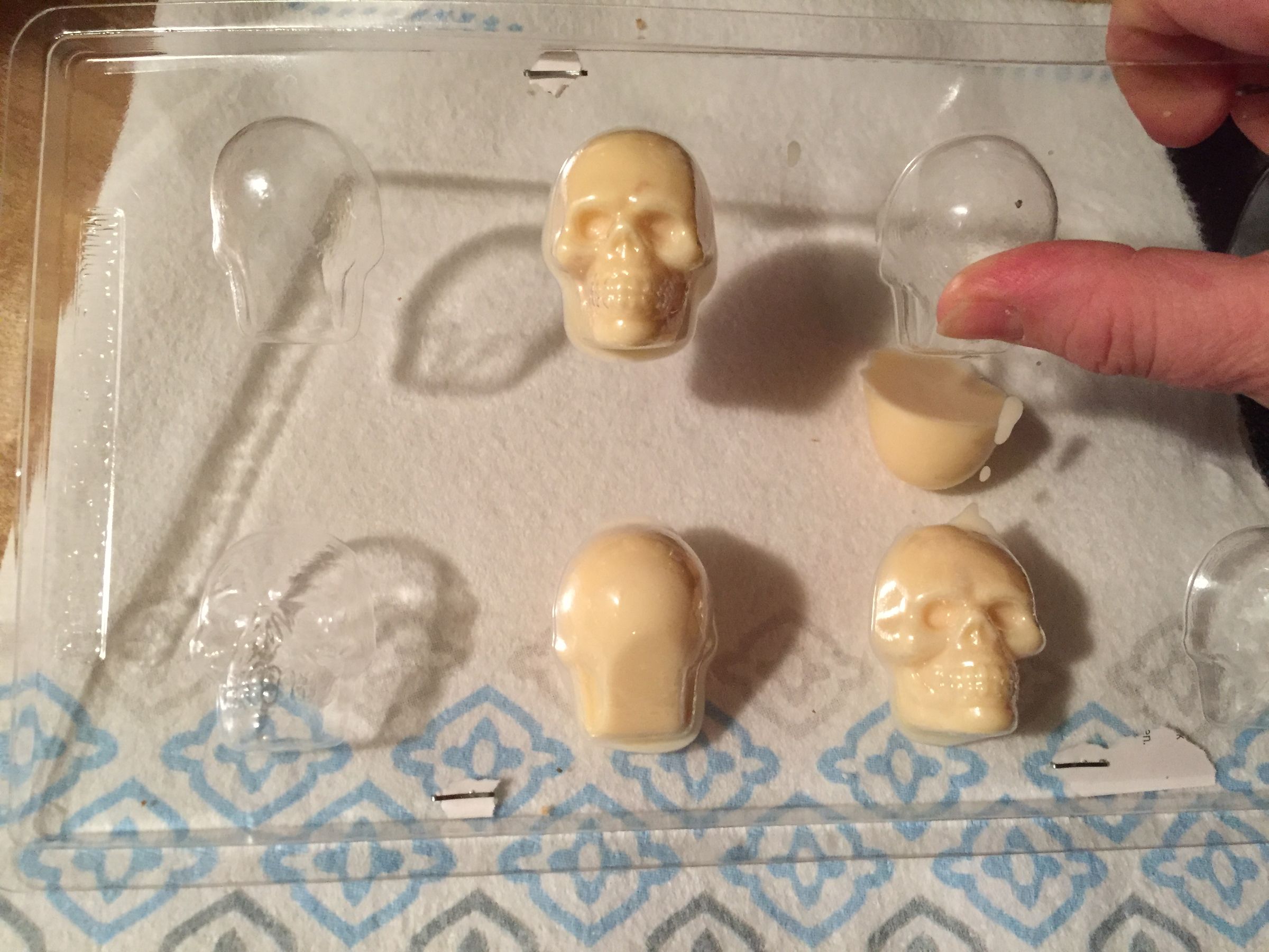 Ghoulishly Bleeding Wedding Cake : 5 Steps (with Pictures) - Instructables