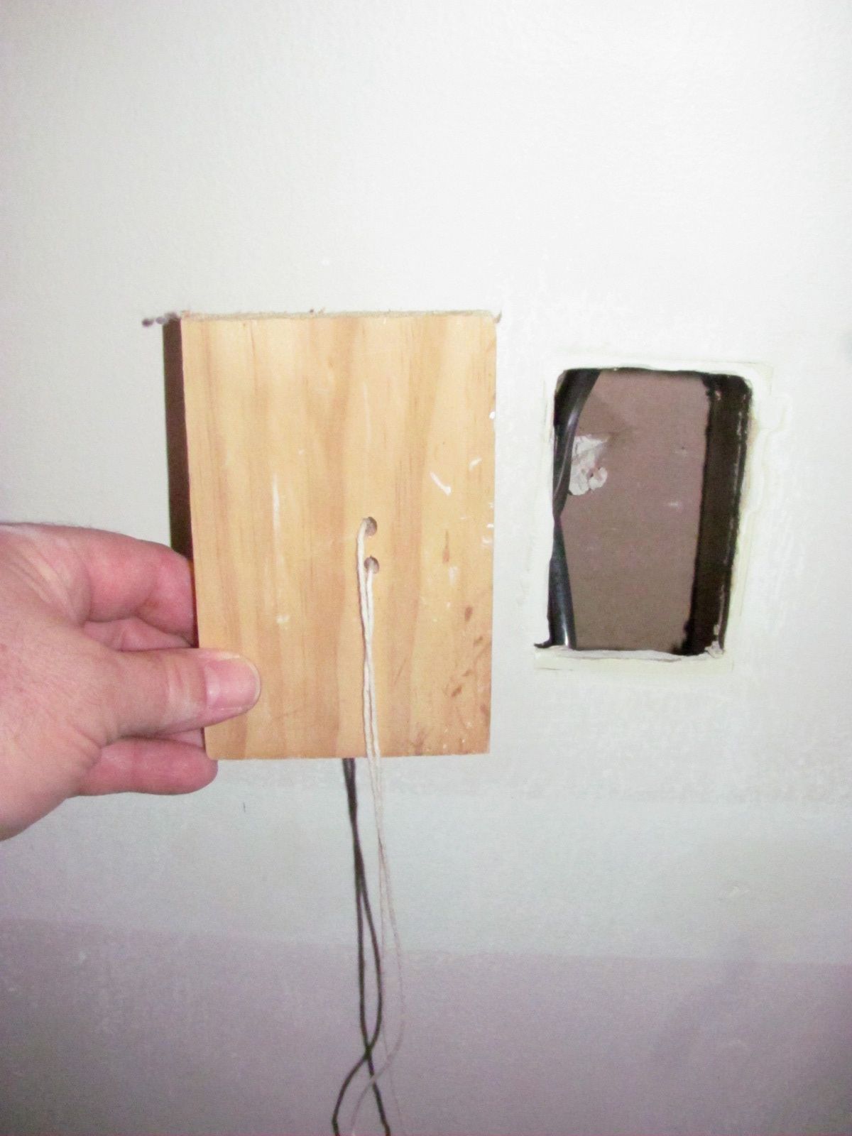 Fix a Hole in Drywall (Sheetrock) : 6 Steps (with Pictures) - Instructables