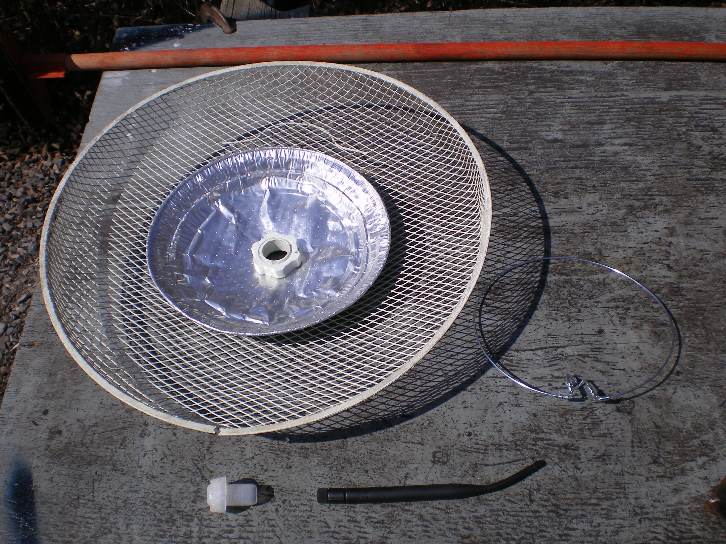 My Version of a Cheap Back Yard Wi-fi Internet Dish : 5 Steps ...