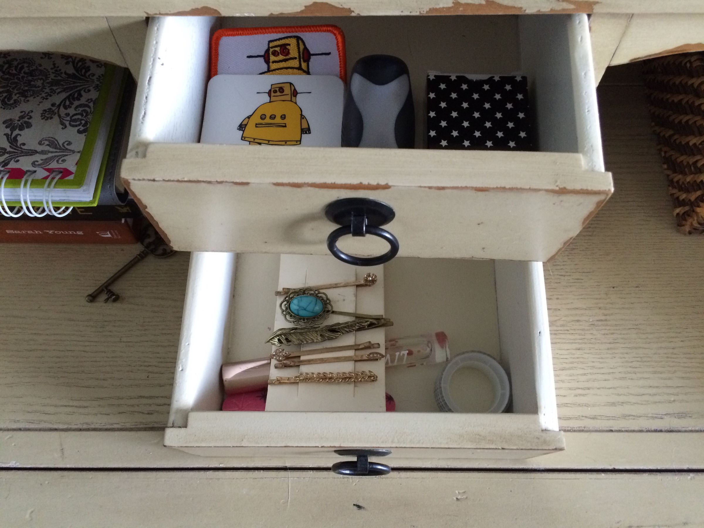 Organize a Messy Desk : 8 Steps (with Pictures) - Instructables