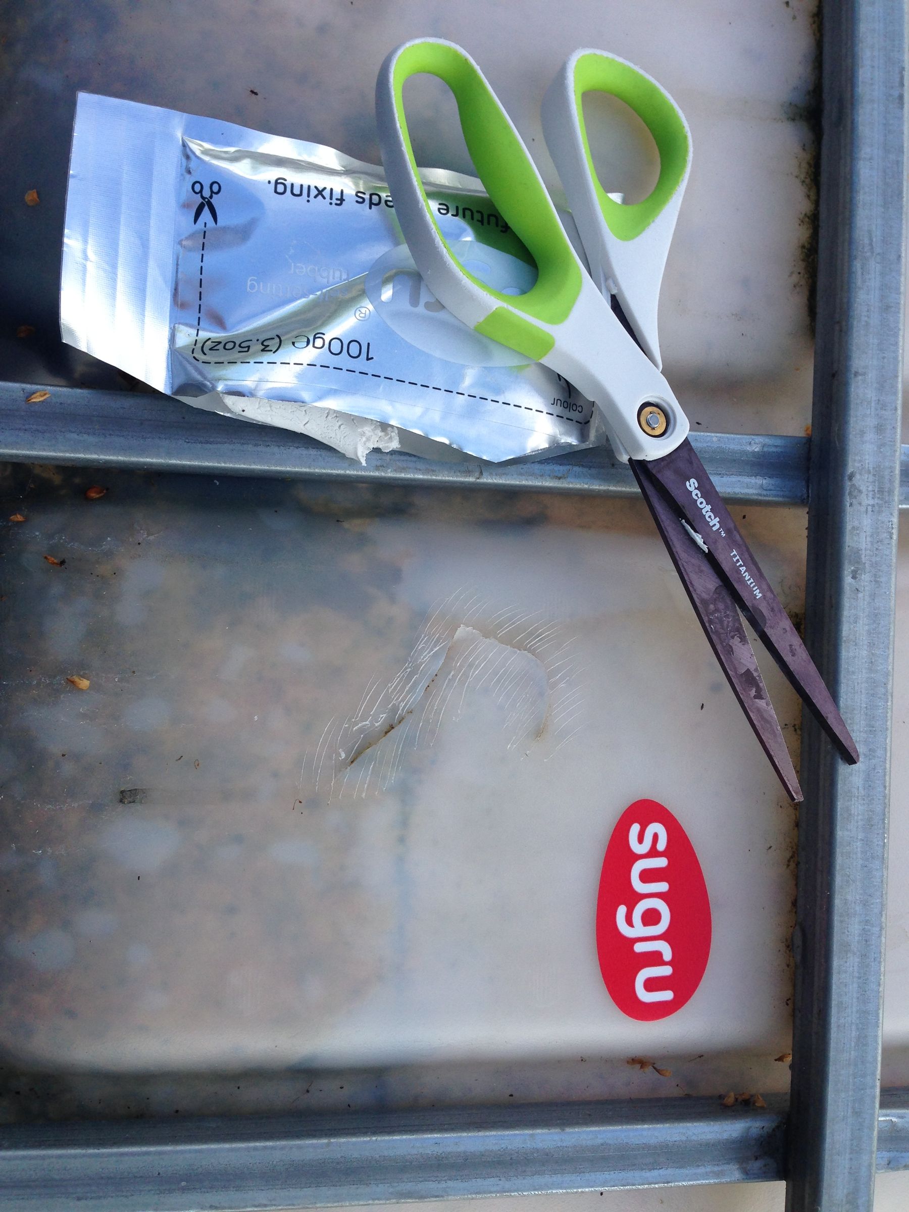 Repair Cracked IBC With SUGRU : 3 Steps - Instructables