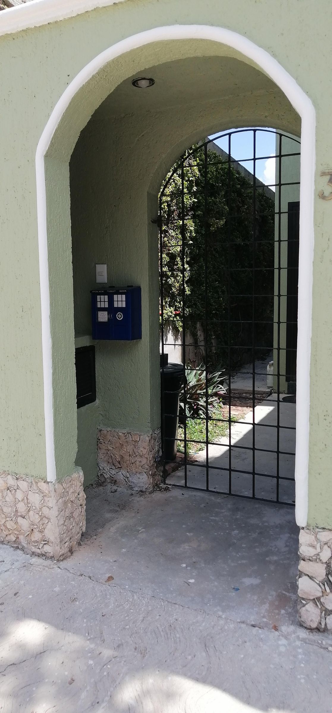Tardis Mailbox : 9 Steps (with Pictures) - Instructables