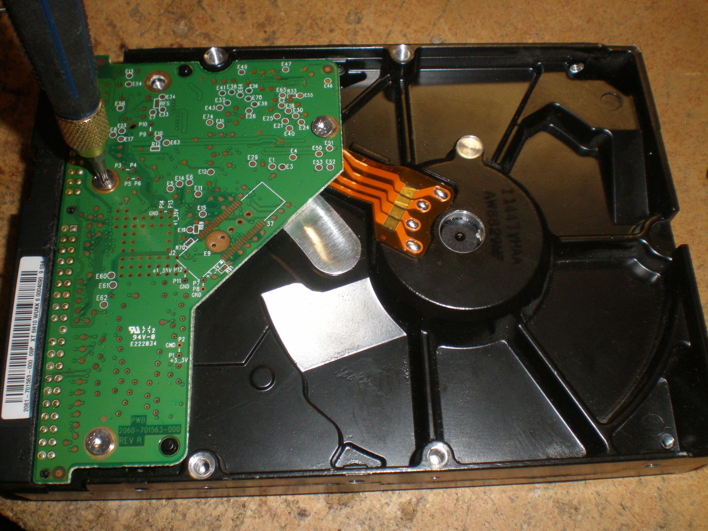 How to Fit an 2,5" PATA HDD in 3,5" HDD Case : 5 Steps - Instructables