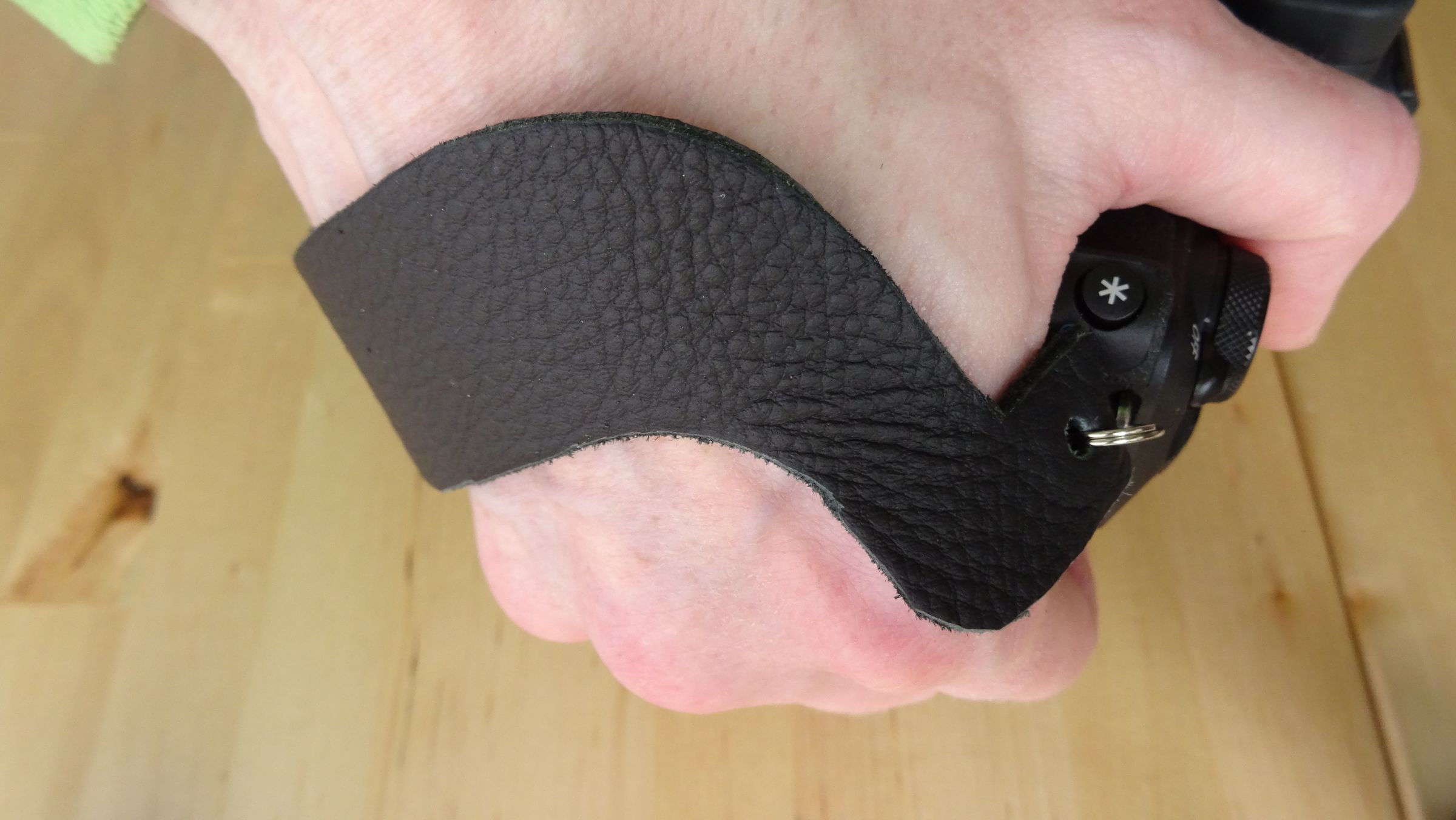 DIY Hand Strap for My New Camera : 6 Steps - Instructables