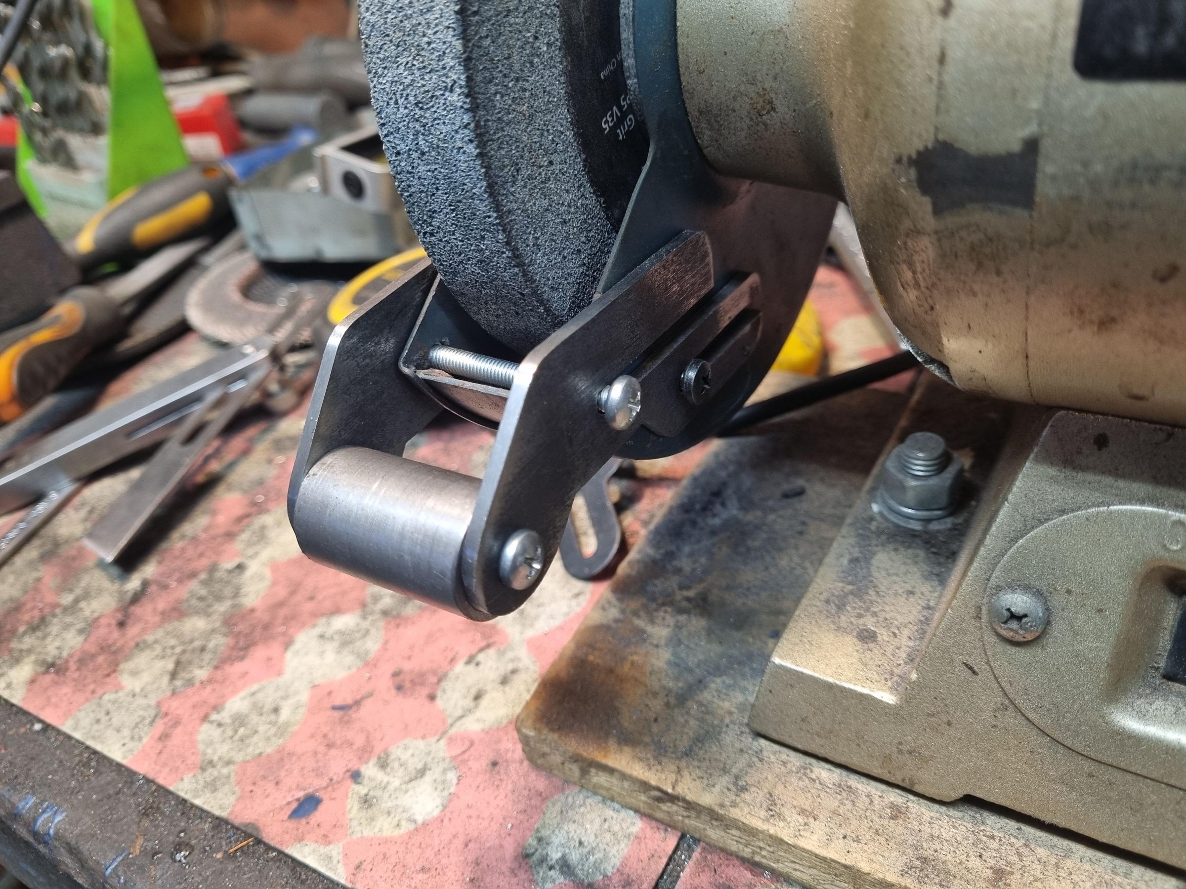 Scrap Metal Grinder Tool Rest : 7 Steps (with Pictures) - Instructables