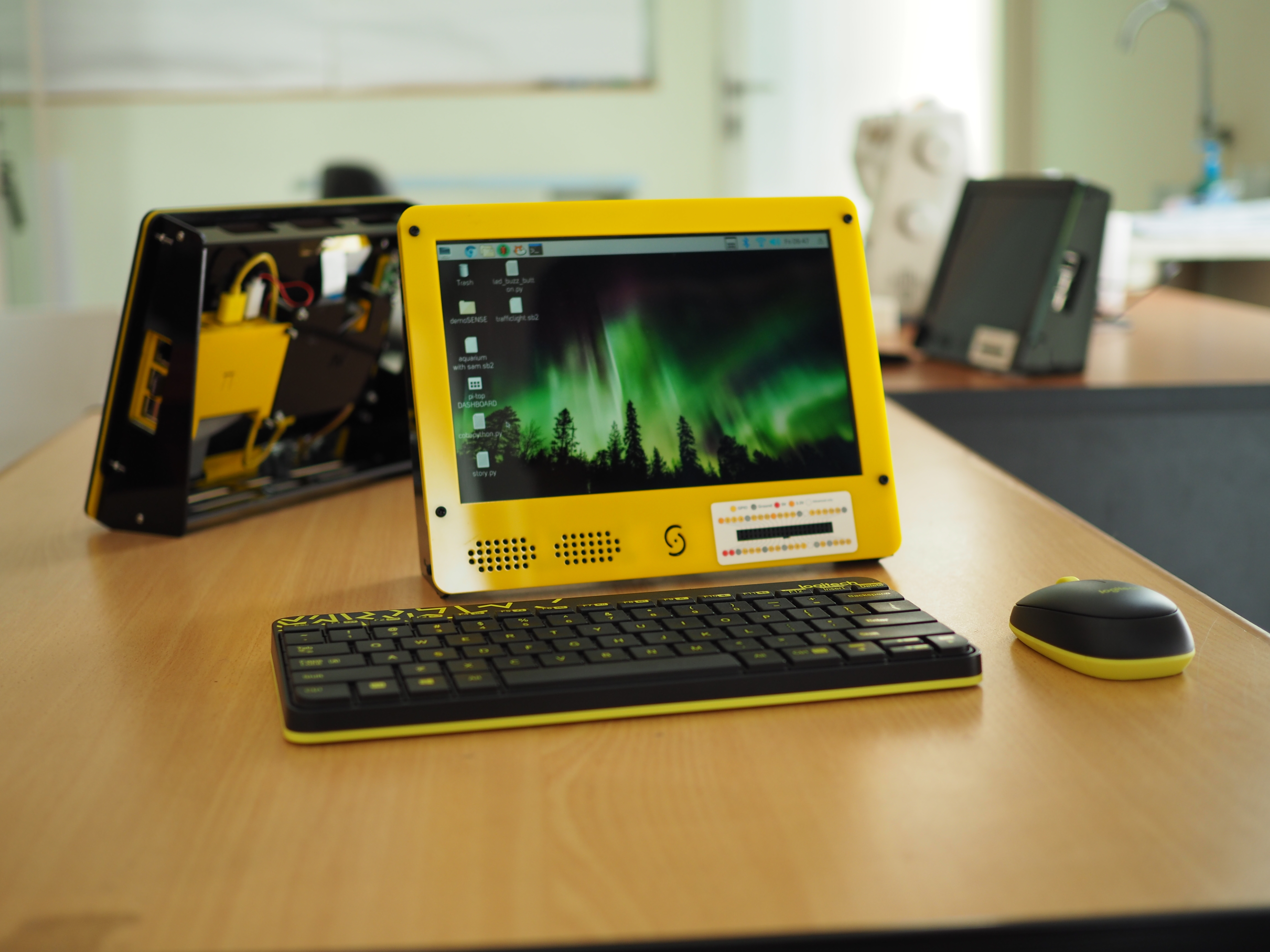 Samytronix Pi: DIY Raspberry Pi Desktop Computer (with Accessible GPIO ...