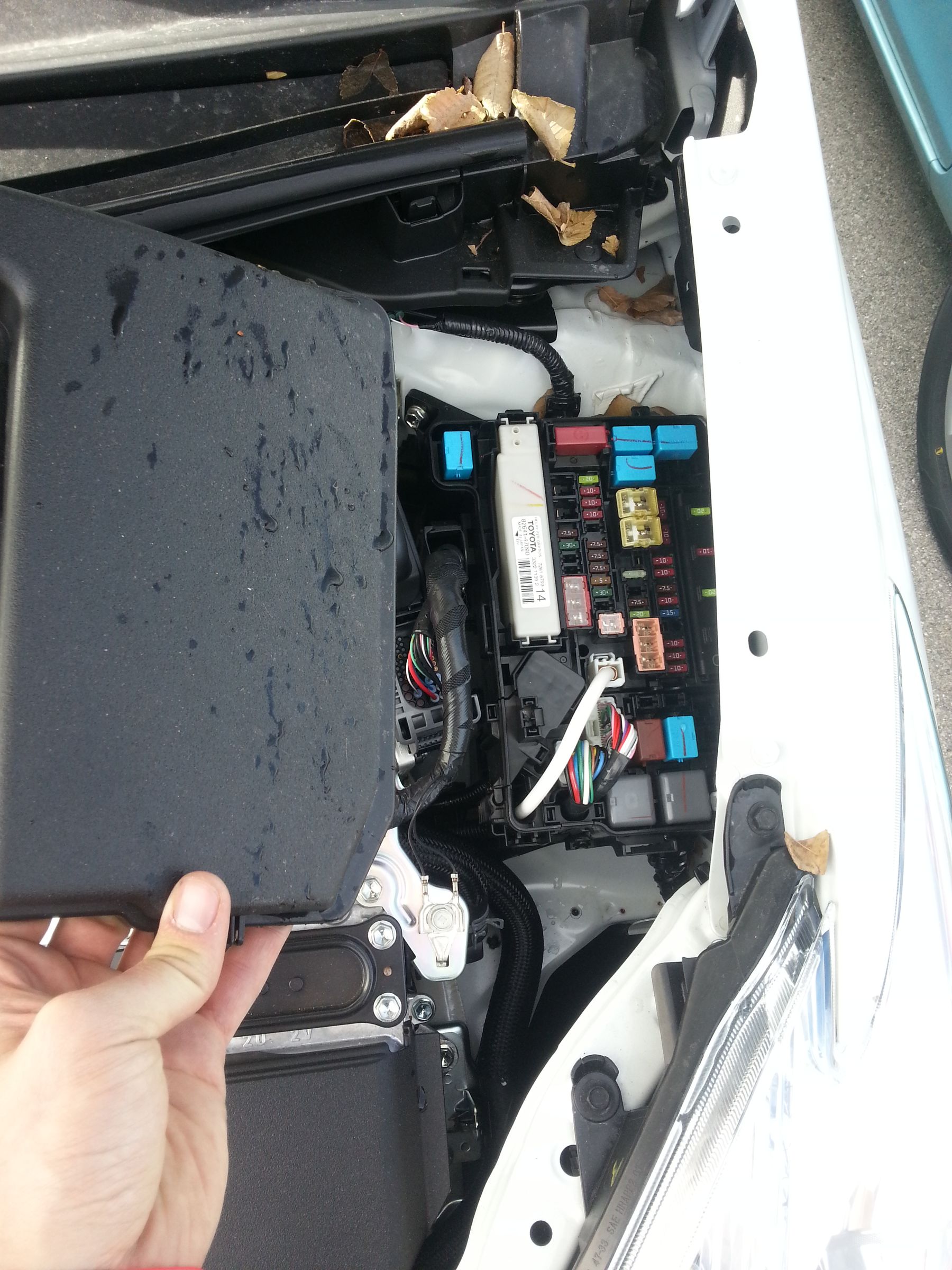 How to Jump Start a Toyota Prius : 23 Steps - Instructables