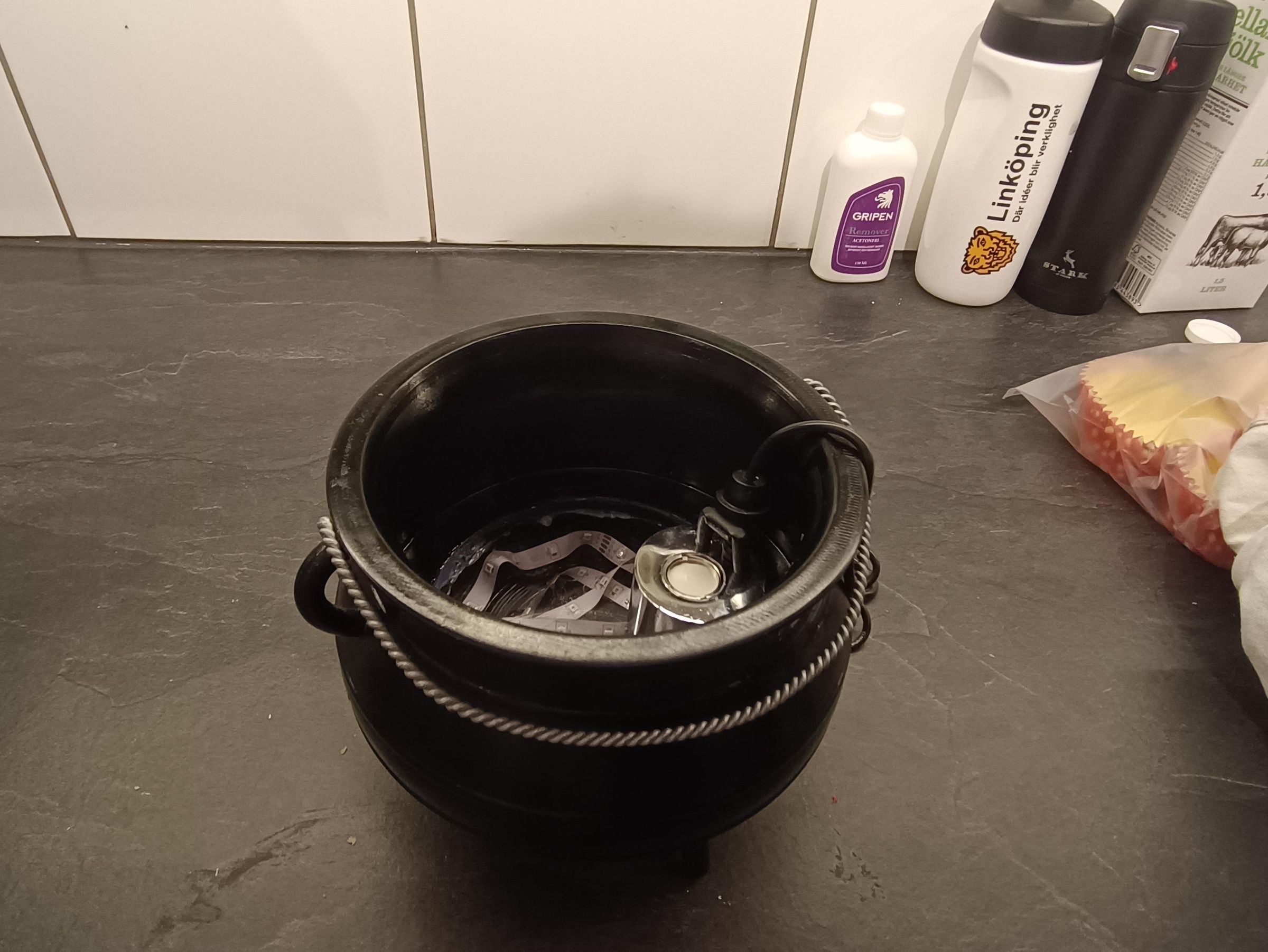 Steaming Led Cauldron : 10 Steps - Instructables