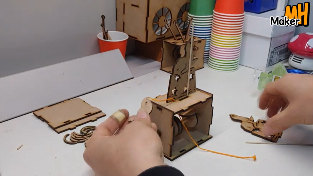 A Seal That Rolls a Ball. AUTOMATA. Laser Cutter. : 6 Steps - Instructables