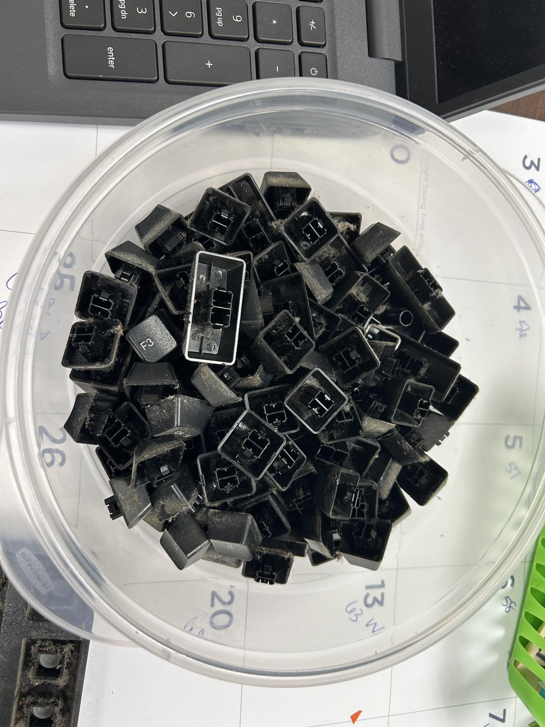 Cleaning Your Keyboard Safely : 7 Steps (with Pictures) - Instructables