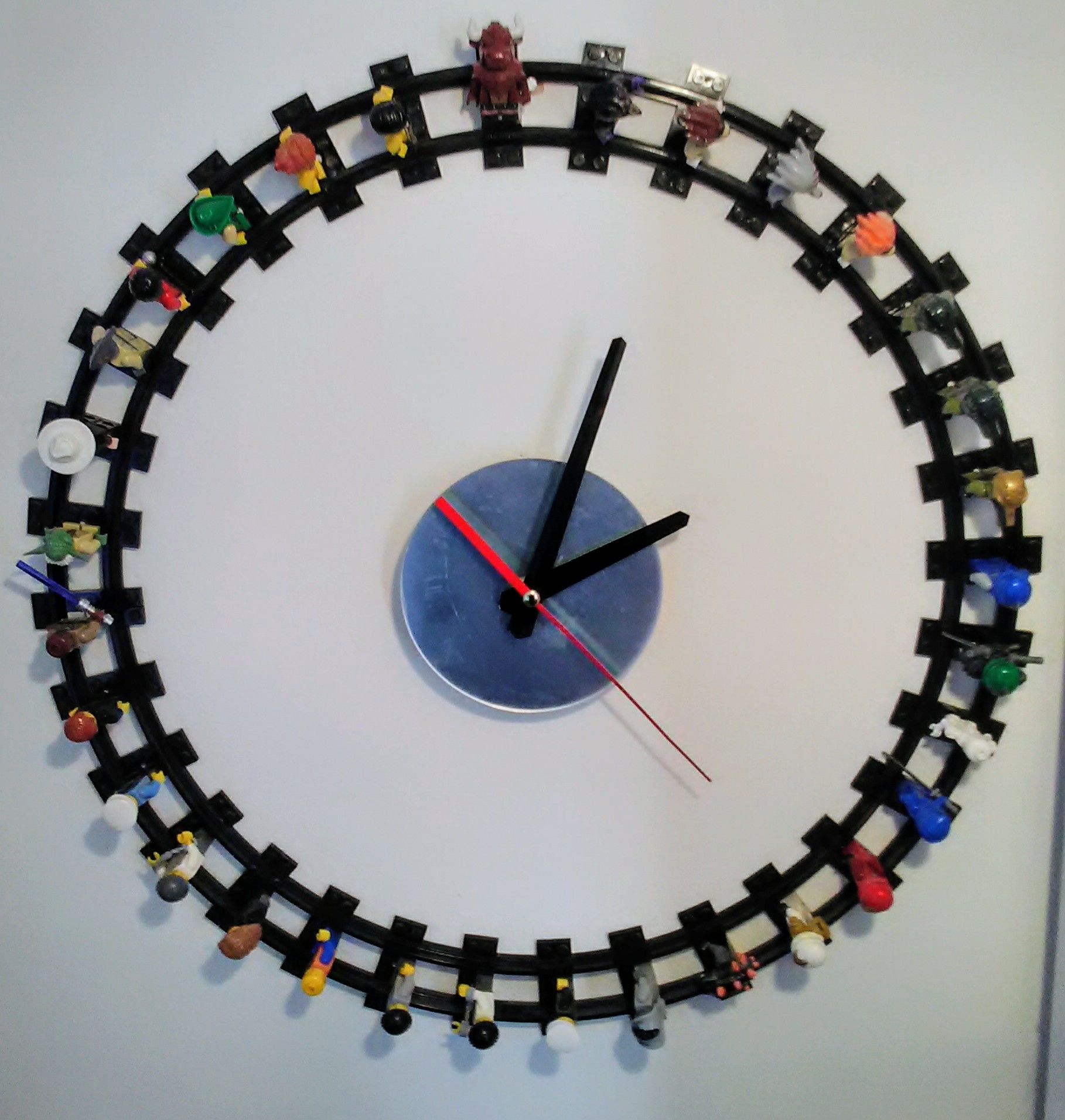 Lego Wall Clock With Minifigures : 3 Steps - Instructables