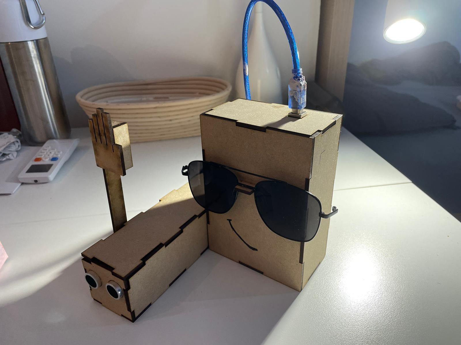 Breadbert - Jouw High Five Vriendje : 6 Steps - Instructables
