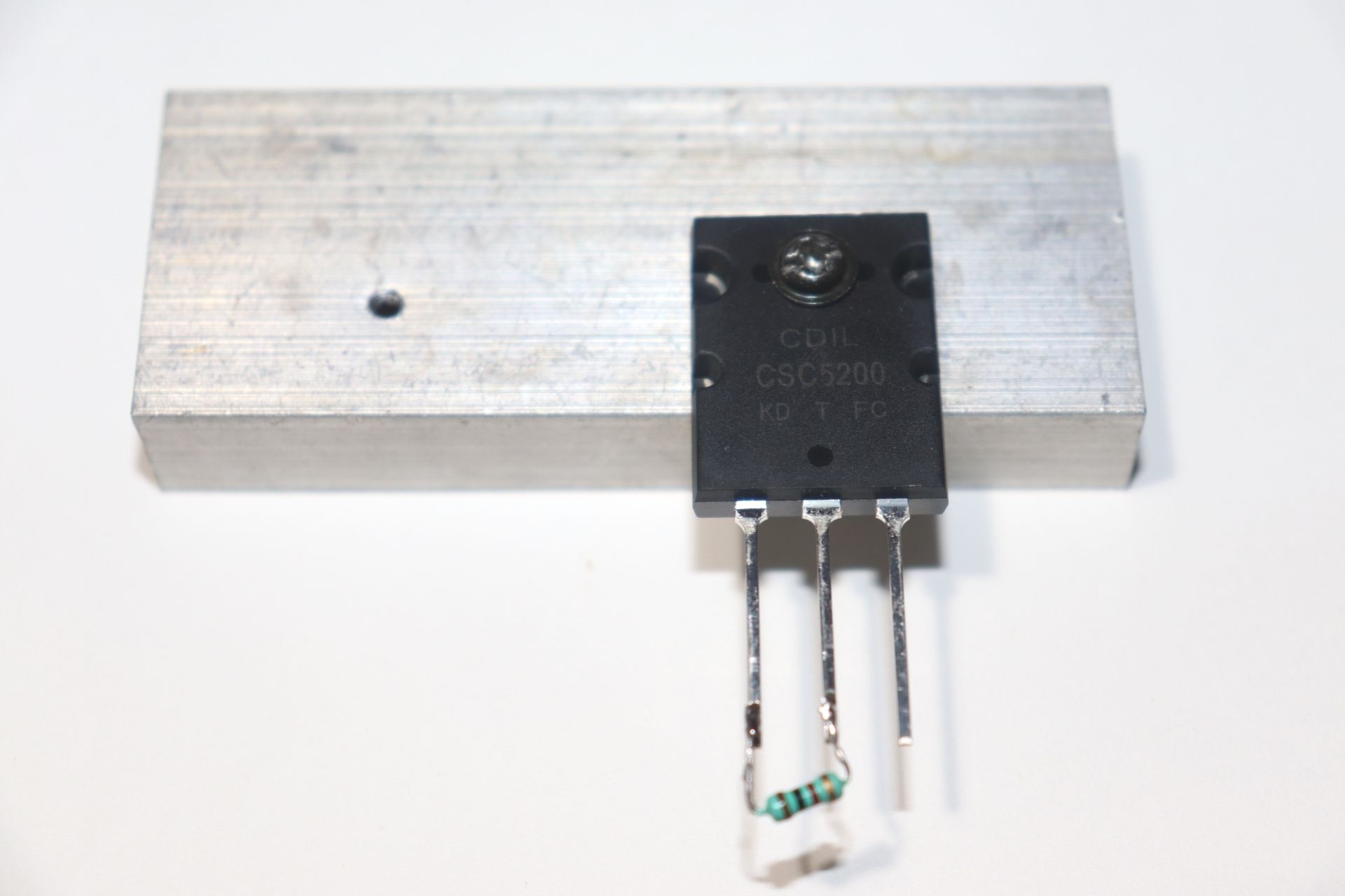 How to Make 5200 Transistor to Audio Amplifier : 9 Steps - Instructables