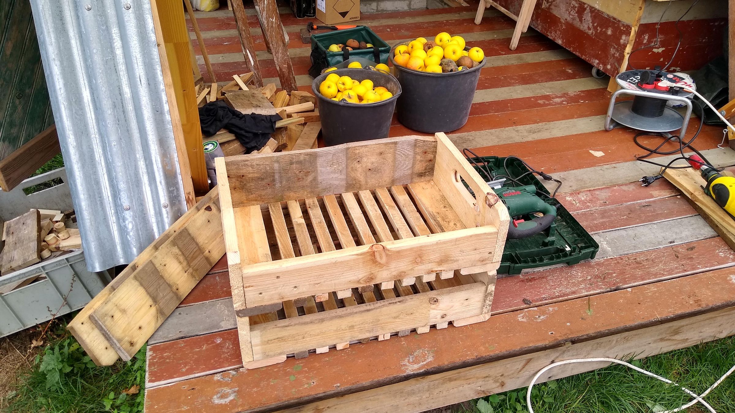 Stackable (Apple) Crates From Used Pallet Wood : 7 Steps (with Pictures ...