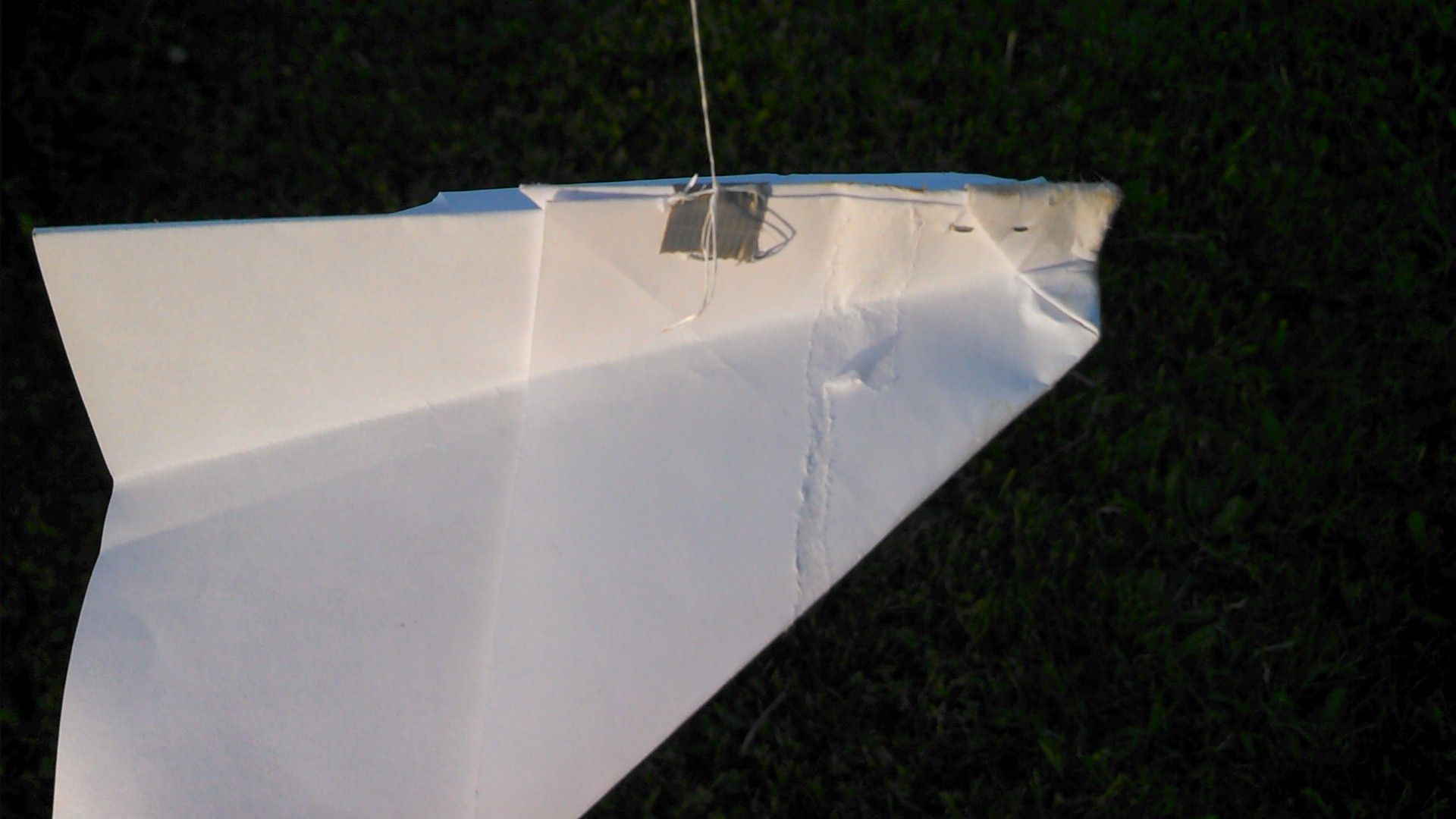 FlingWing Paper Glider 120+ Foot Flights! : 5 Steps - Instructables