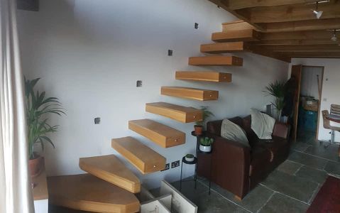 Floating Staircase : 4 Steps - Instructables