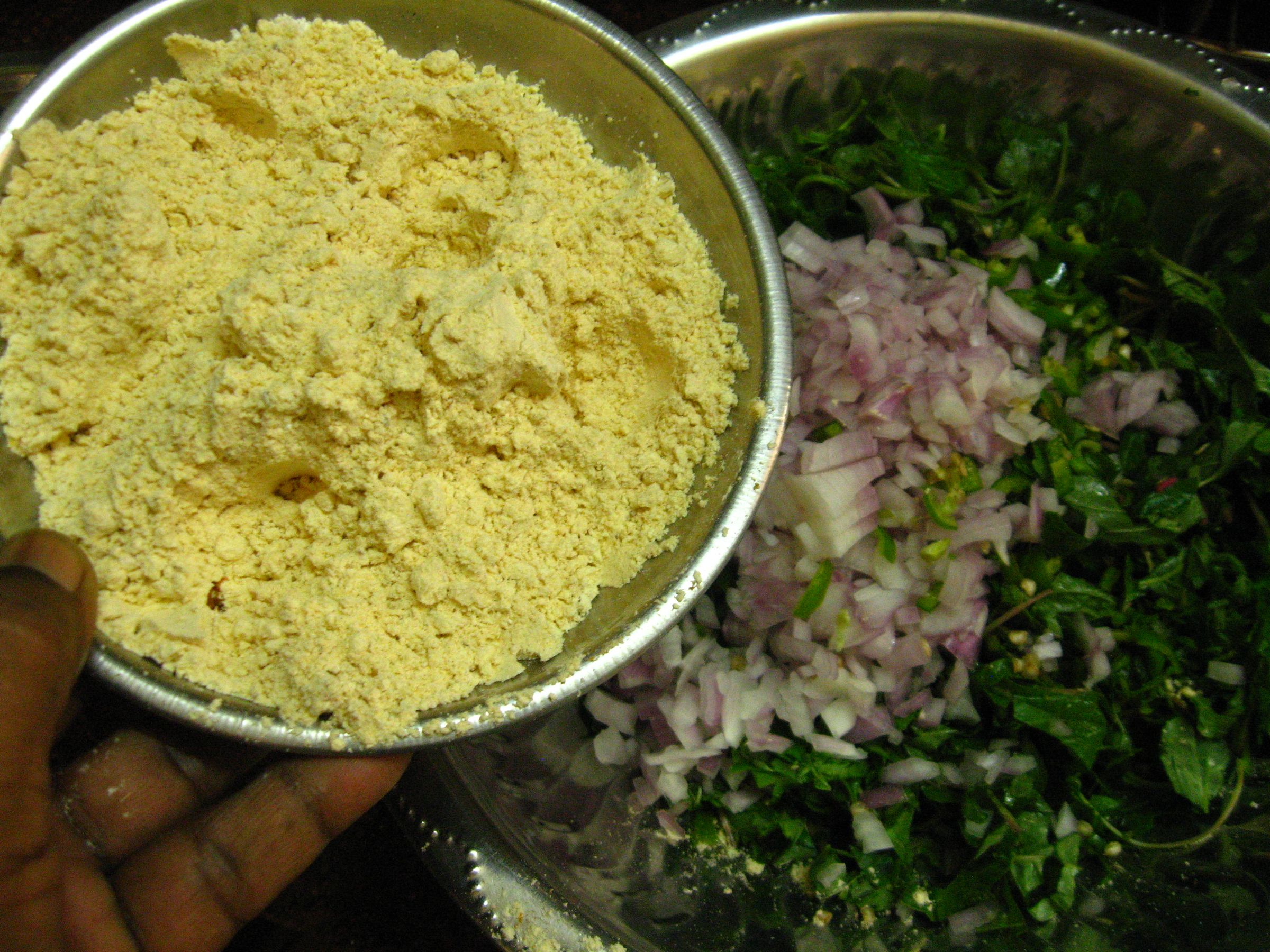 Keerai Vadai : Deep Fried Fritters Made With Green Amaranth Leaves : 7 ...