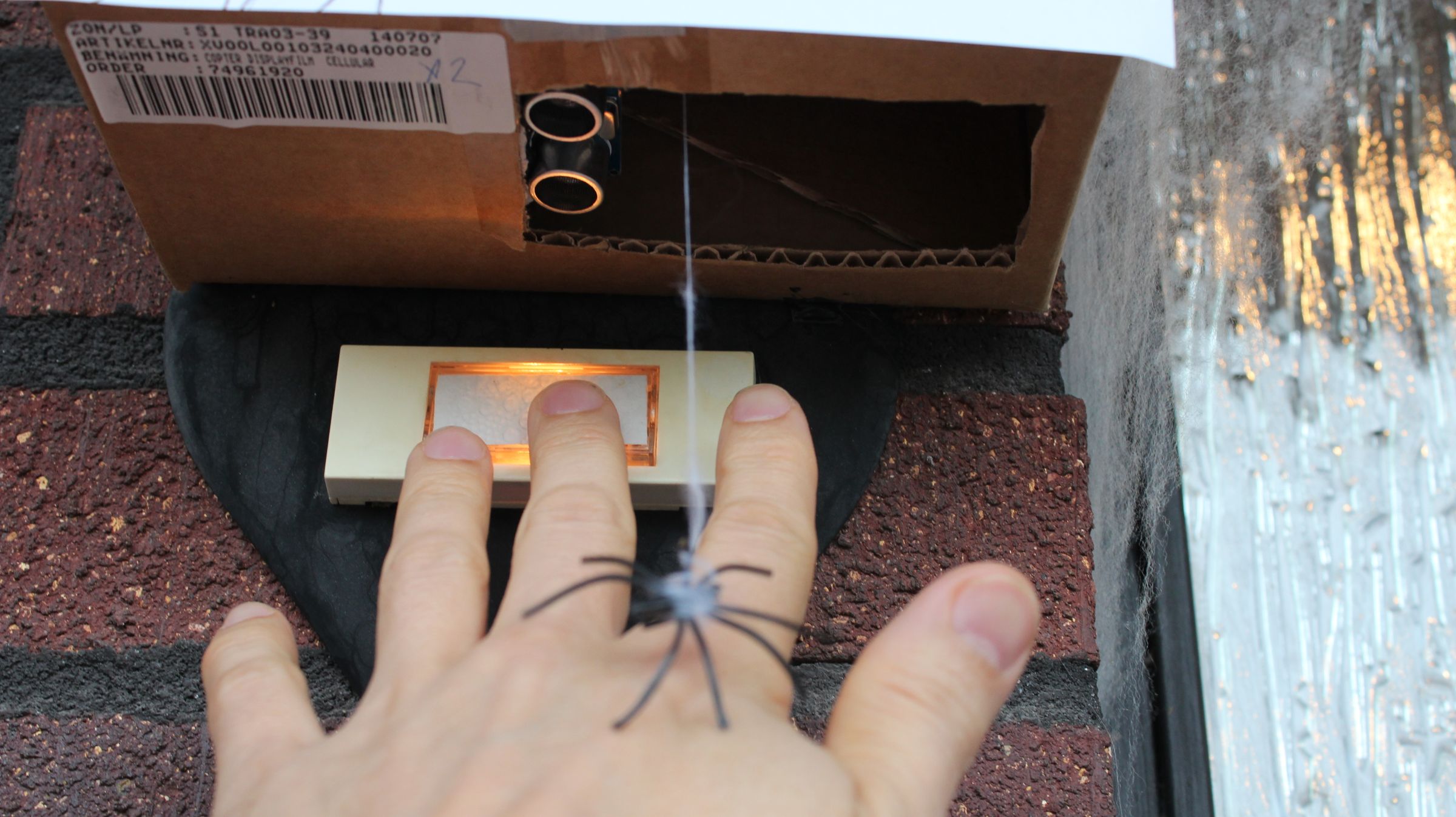 Dropping Spider on Doorbell - Halloween Scare Prank : 4 Steps (with ...