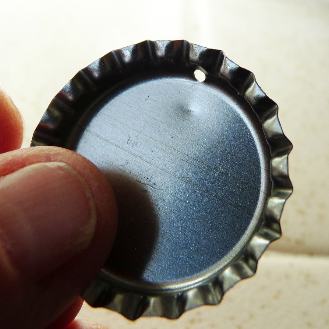Sparkly Resin Bottle Cap Pendants : 9 Steps (with Pictures) - Instructables