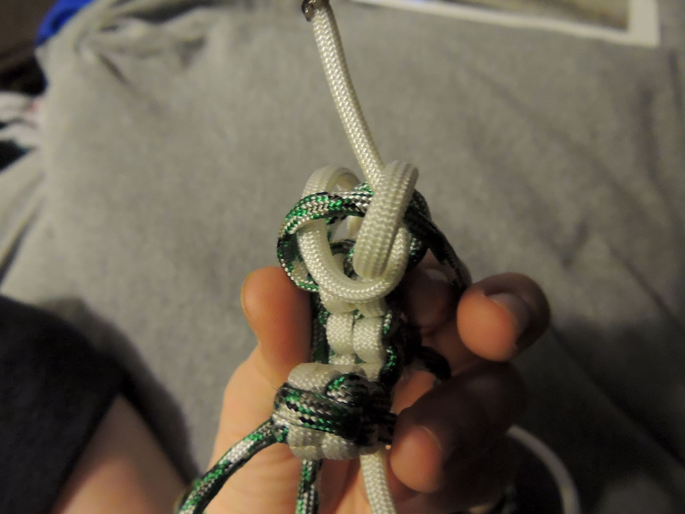 Paracord Cross (Square Braid) : 10 Steps - Instructables