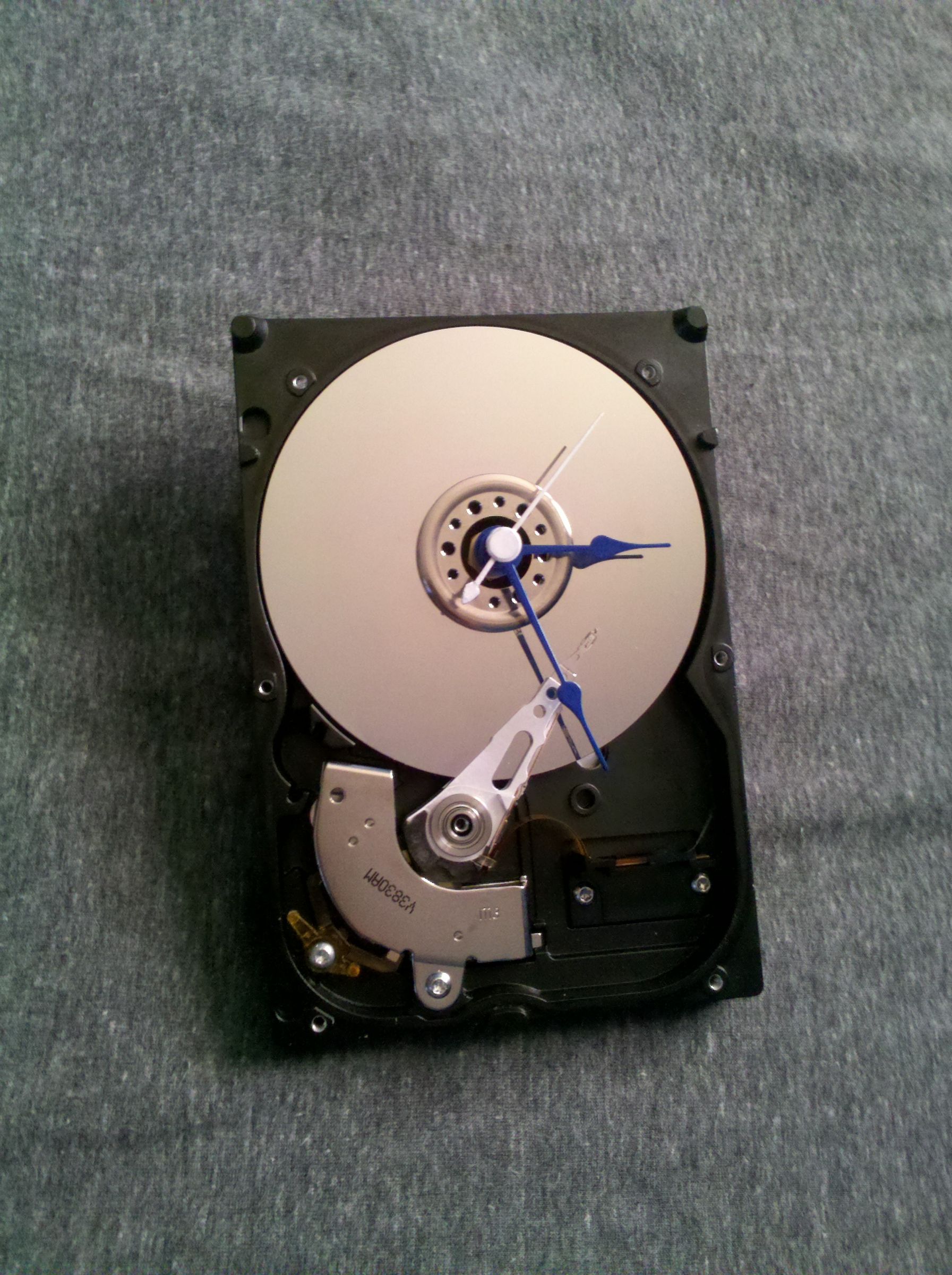 Hard Drive Desk Clock : 8 Steps - Instructables