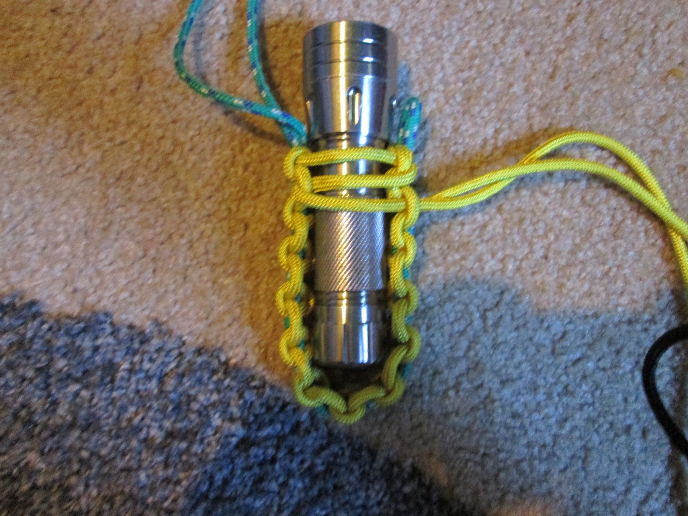 Paracord Flashlight Holster : 7 Steps - Instructables