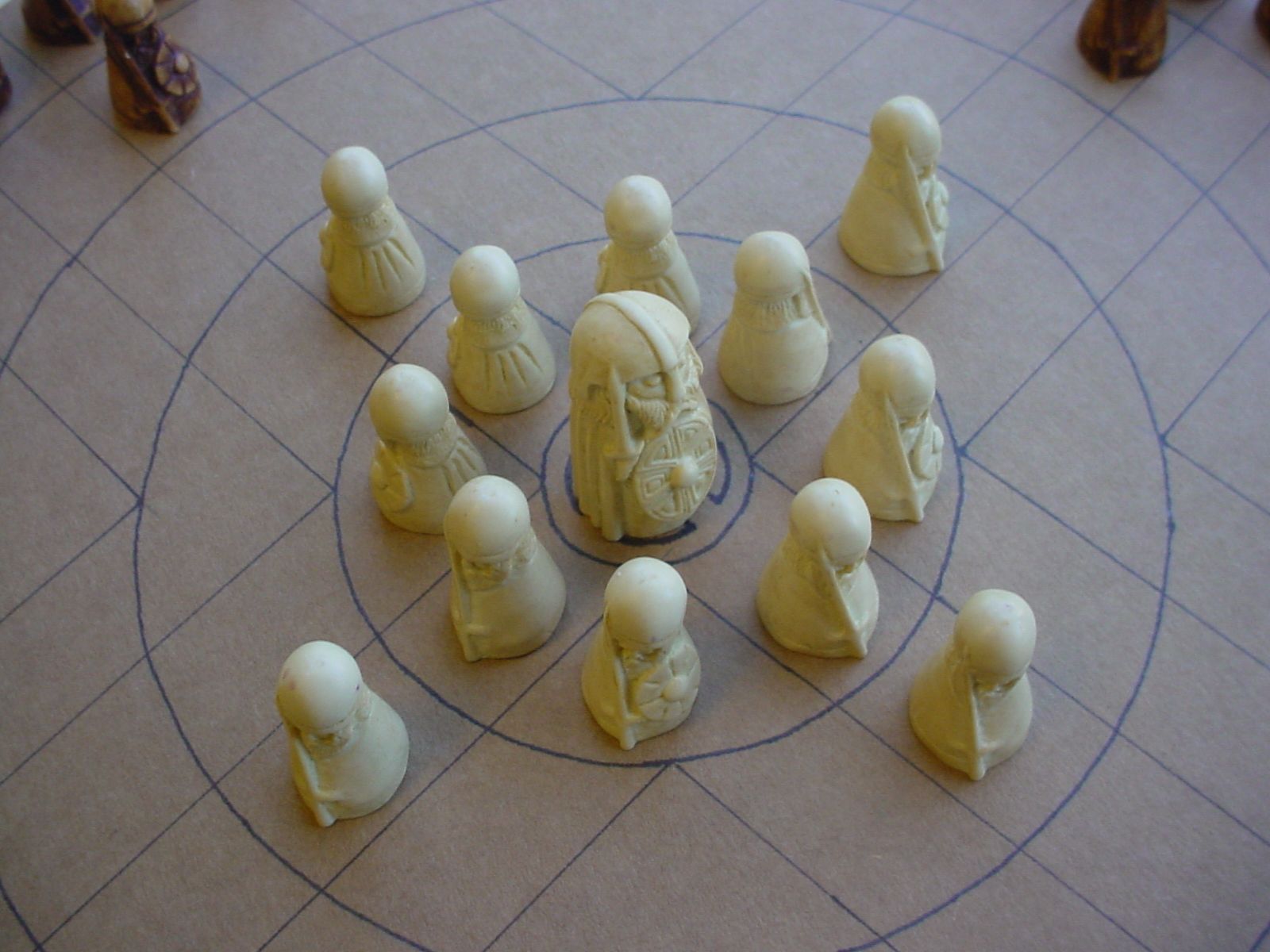Round Hnefatafl Board : 5 Steps - Instructables
