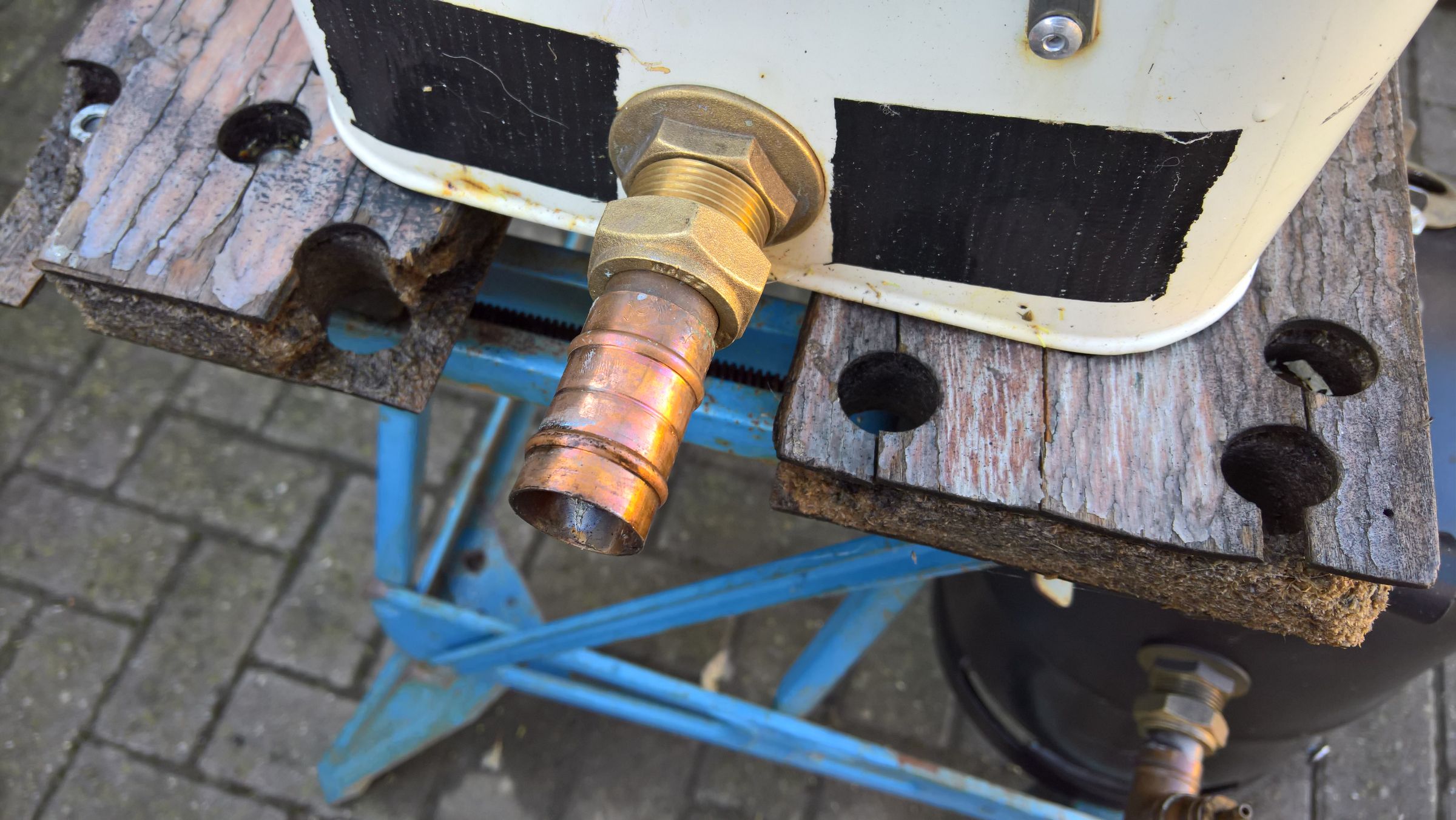 How to Make a Cold Smoker - Pump : 5 Steps - Instructables