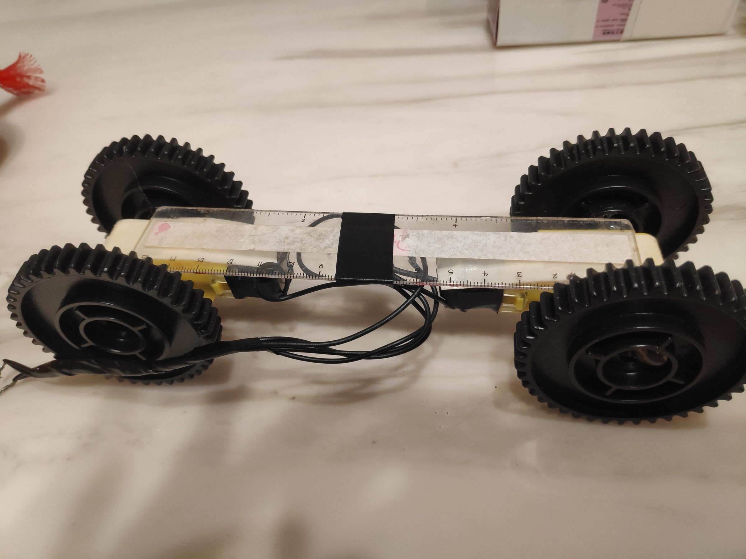 Table Helper : 4 Steps - Instructables