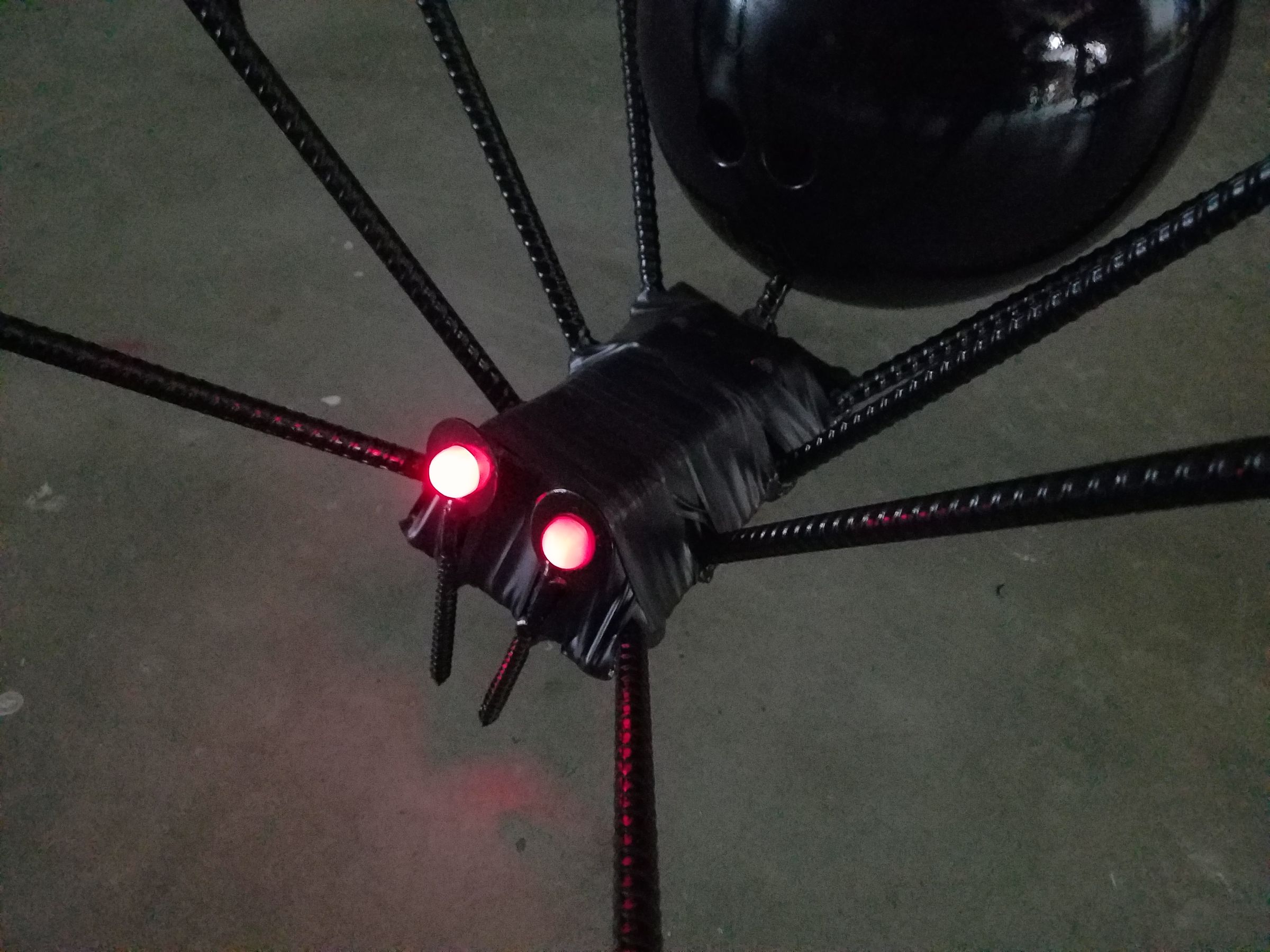 How to Make Giant Halloween Spiders : 23 Steps (with Pictures ...