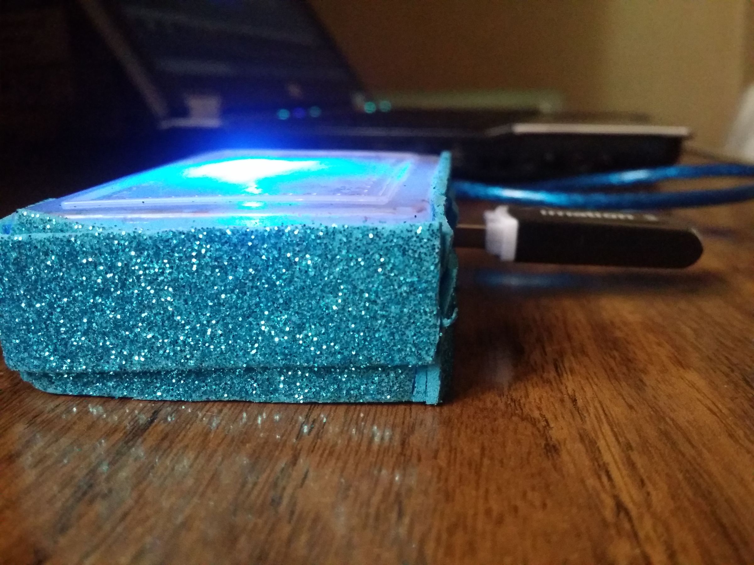 How to Make a Nice USB 3-Port Hub From Old Plastic Box : 6 Steps ...