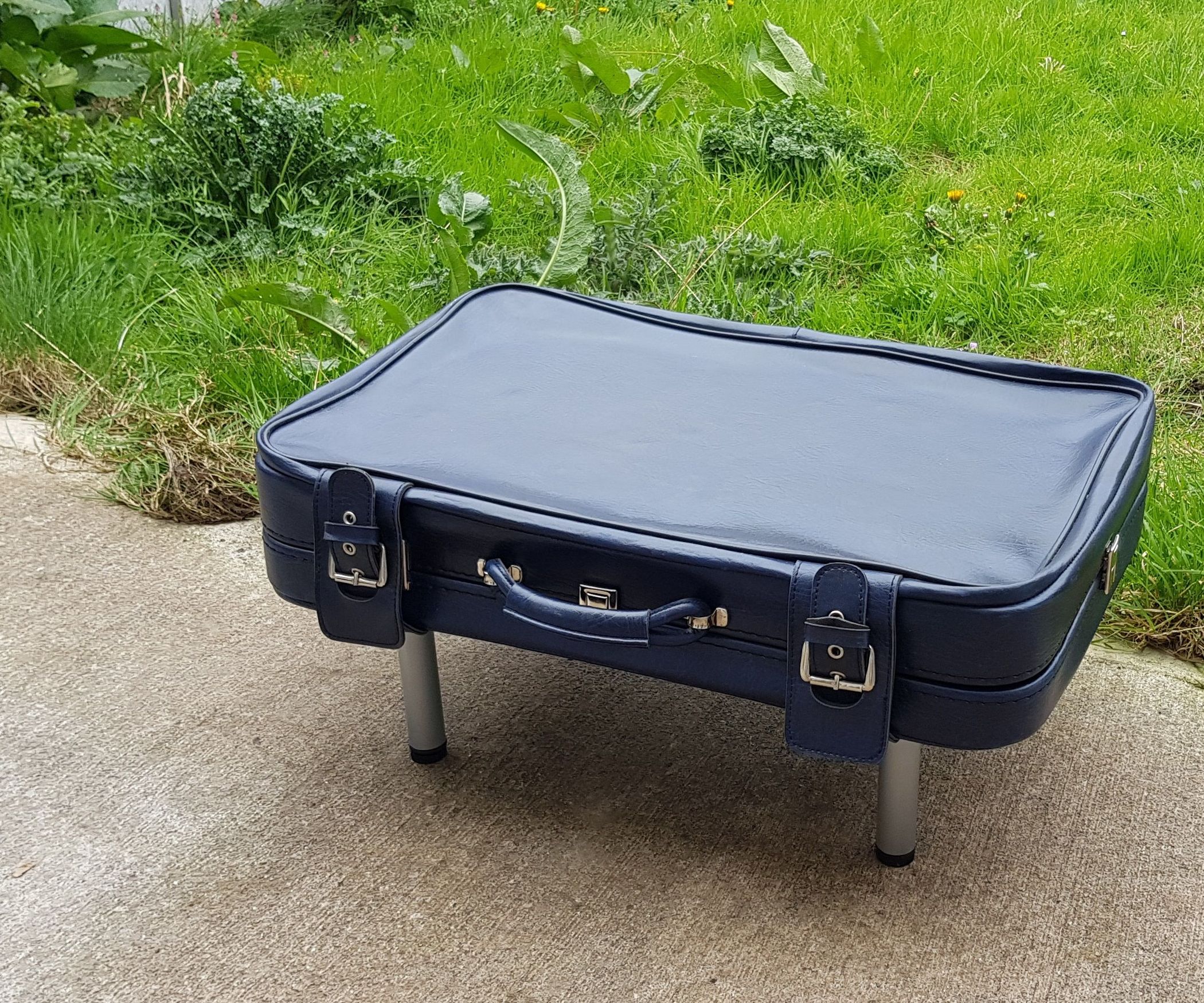 Vintage Suitcase Coffee Table : 4 Steps - Instructables