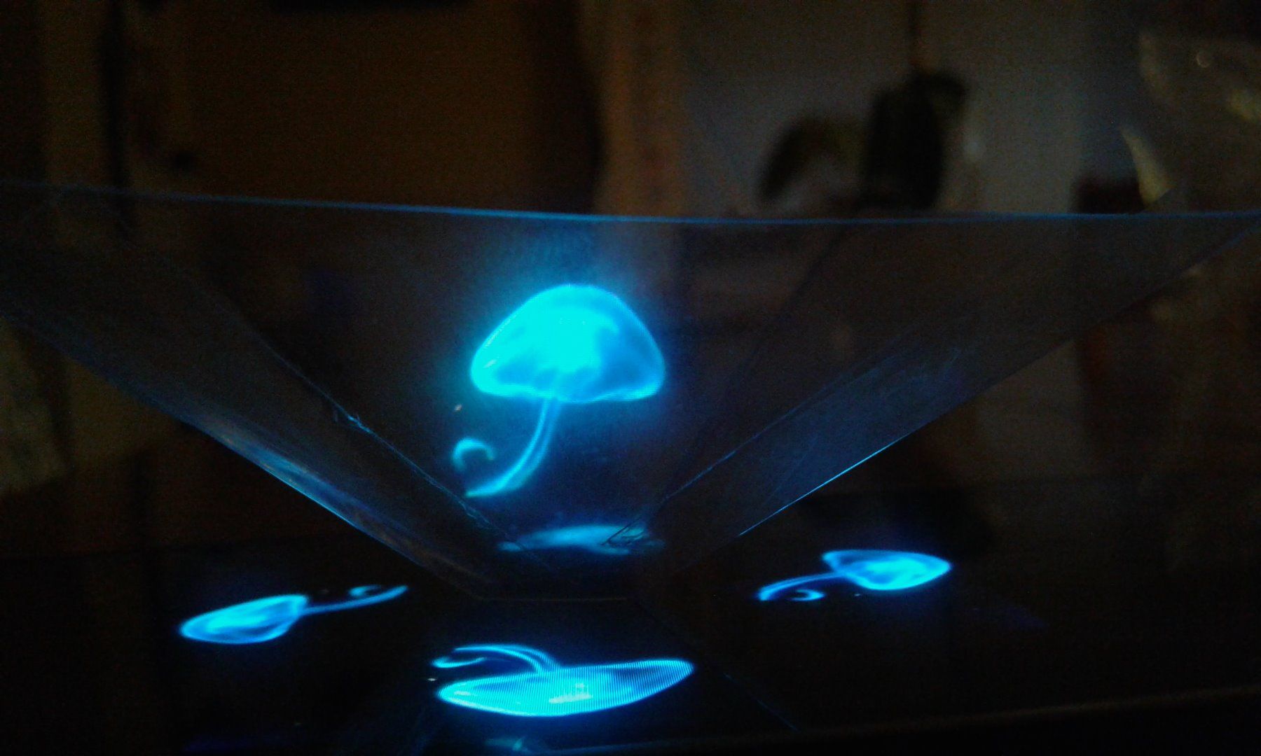 3D HOLOGRAMS PYRAMID-for Smartphones, Tablets and Laptops : 4 Steps ...