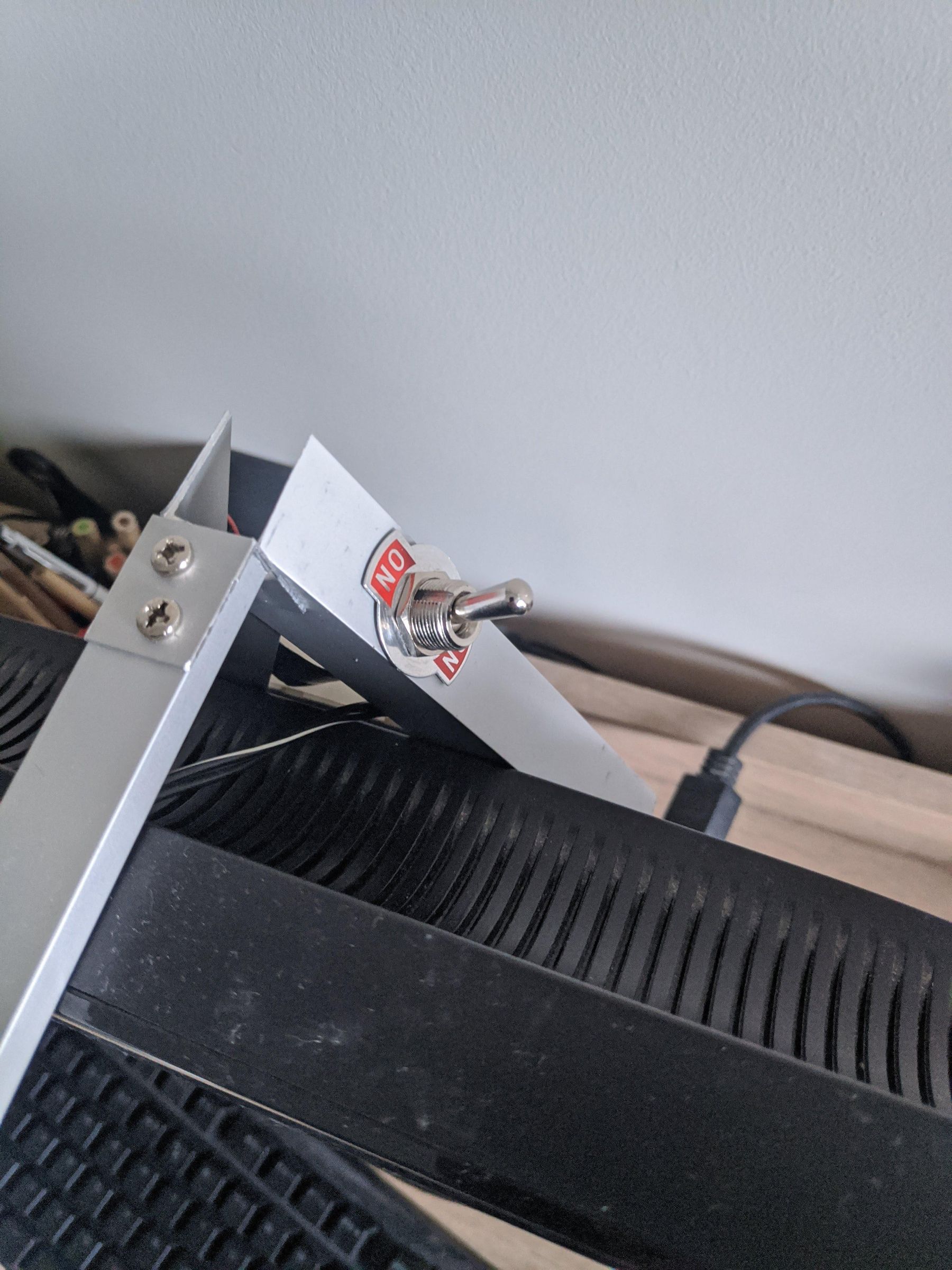 Computer Monitor Light for Desk - Instructables