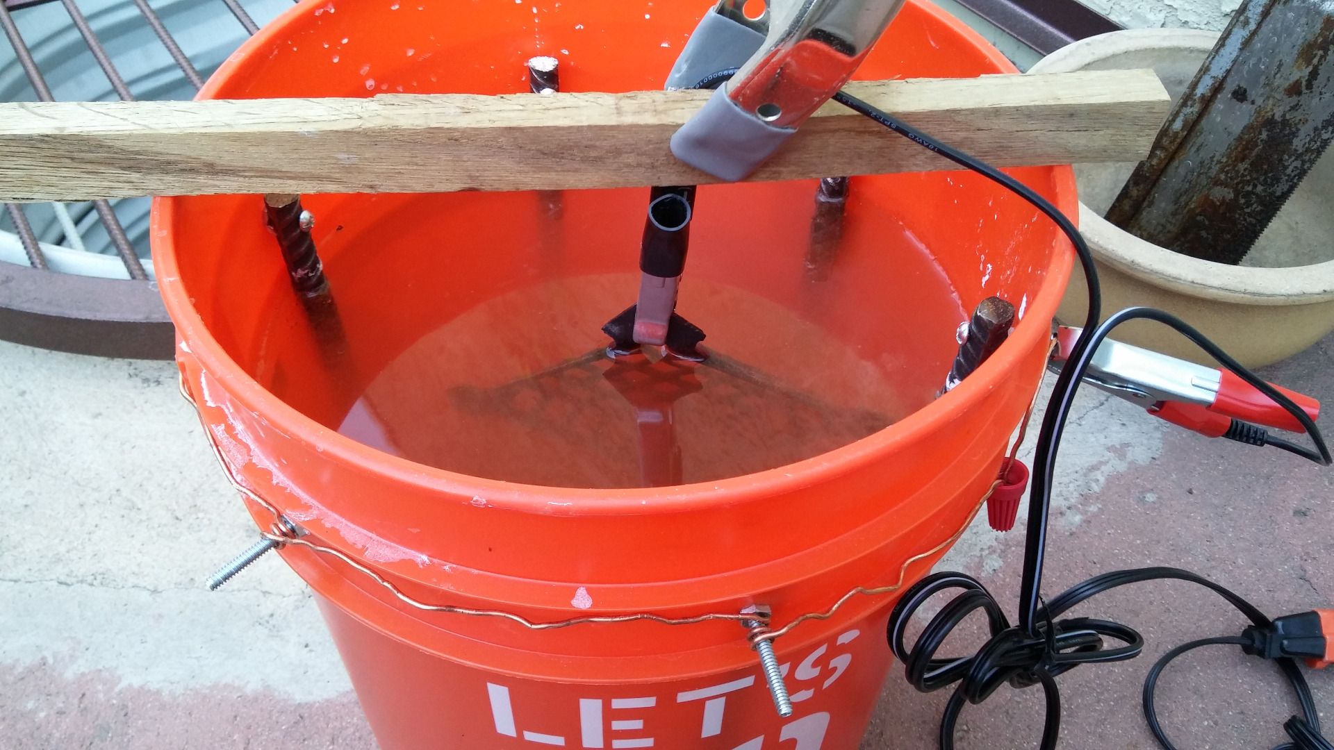 Electrolysis Bucket : 13 Steps (with Pictures) - Instructables