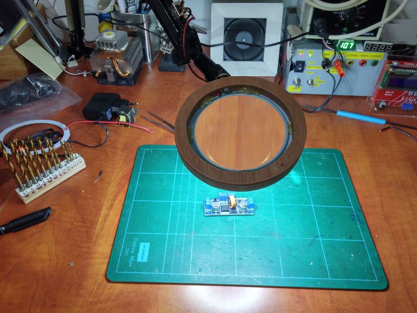 DIY Desktop LED Magnifier Lamp : 8 Steps (with Pictures) - Instructables