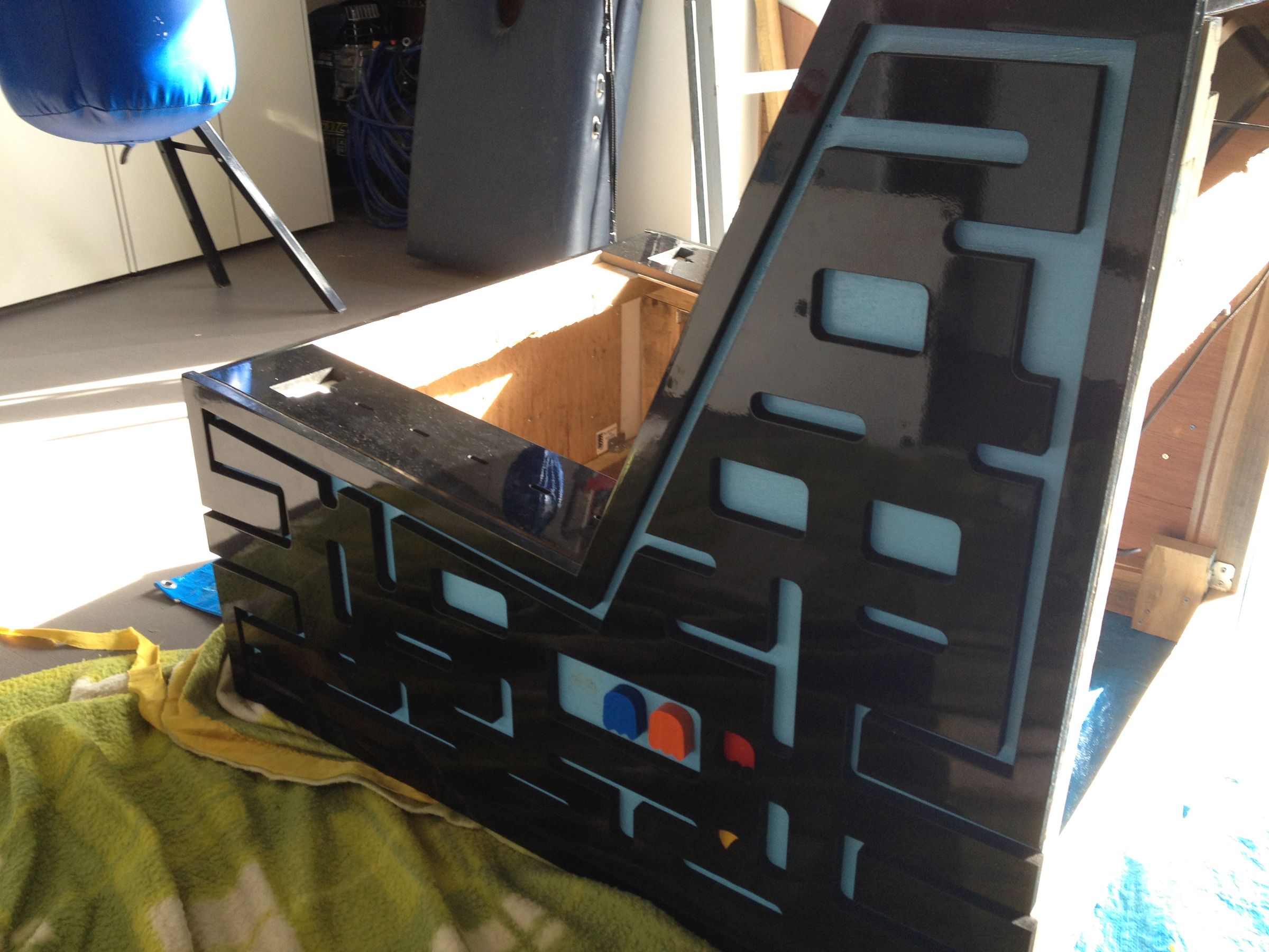 Ultimate Pacman / Space Invaders Gaming Chair With Speakers : 12 Steps ...