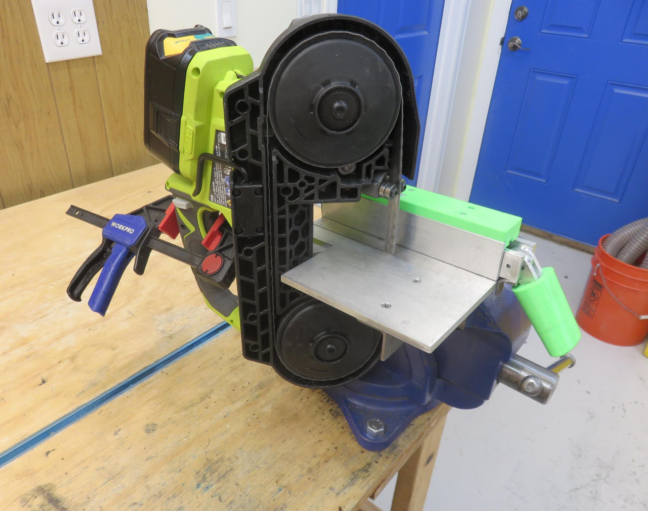 Stand and Accessories for a Portable Bandsaw : 6 Steps - Instructables