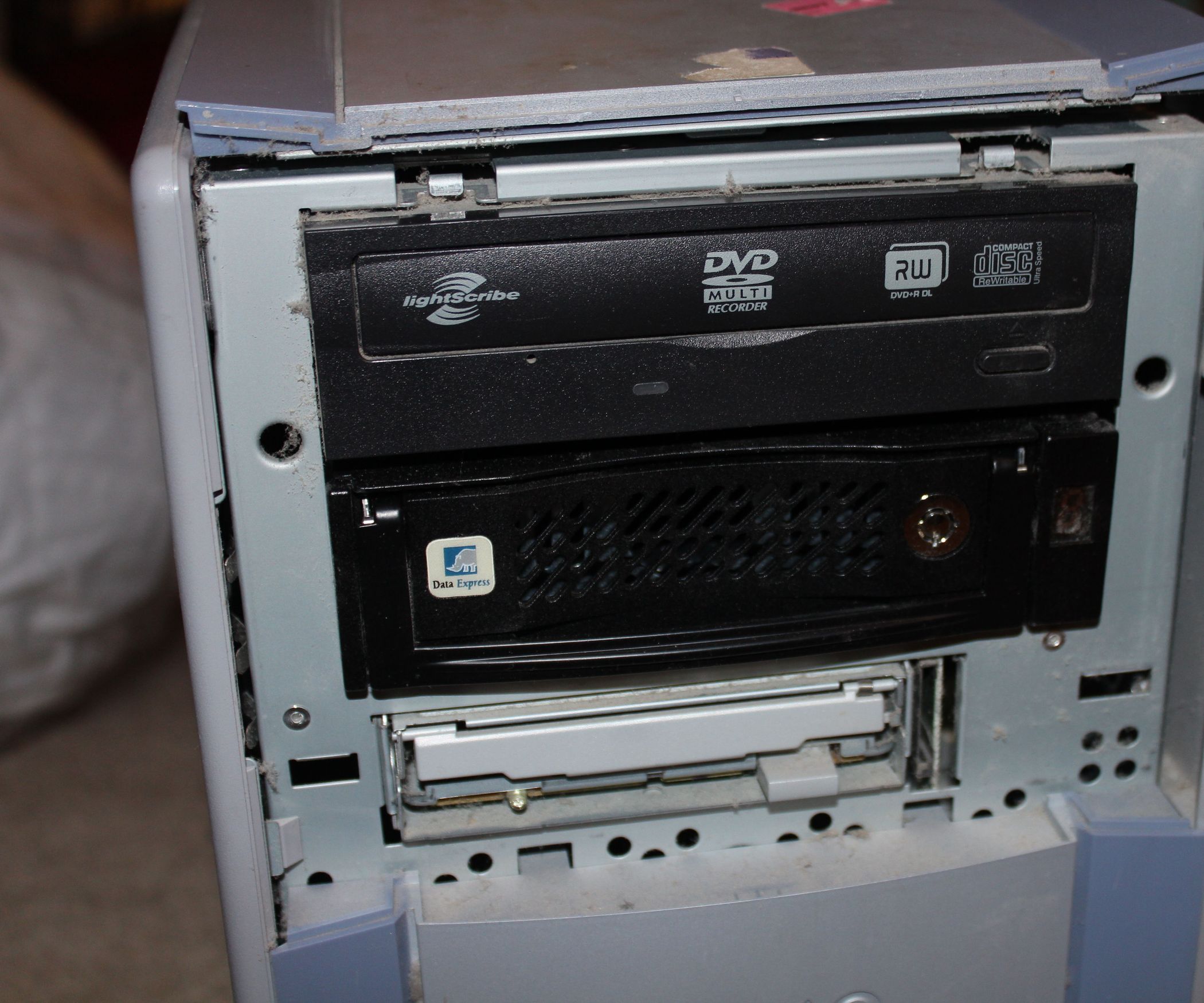 Awesome Computer Secret Compartment : 8 Steps - Instructables