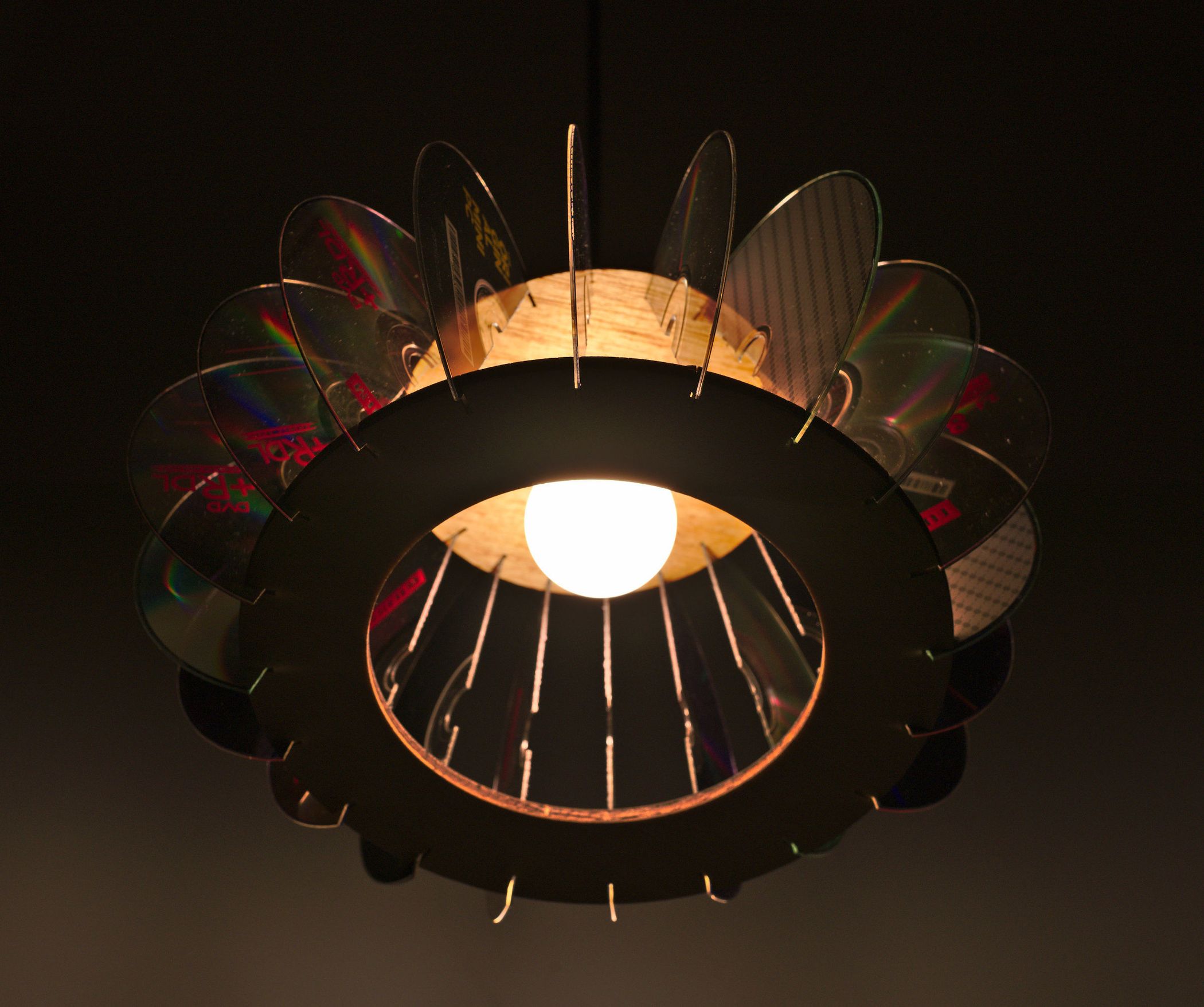 CD-Lamp : 8 Steps - Instructables