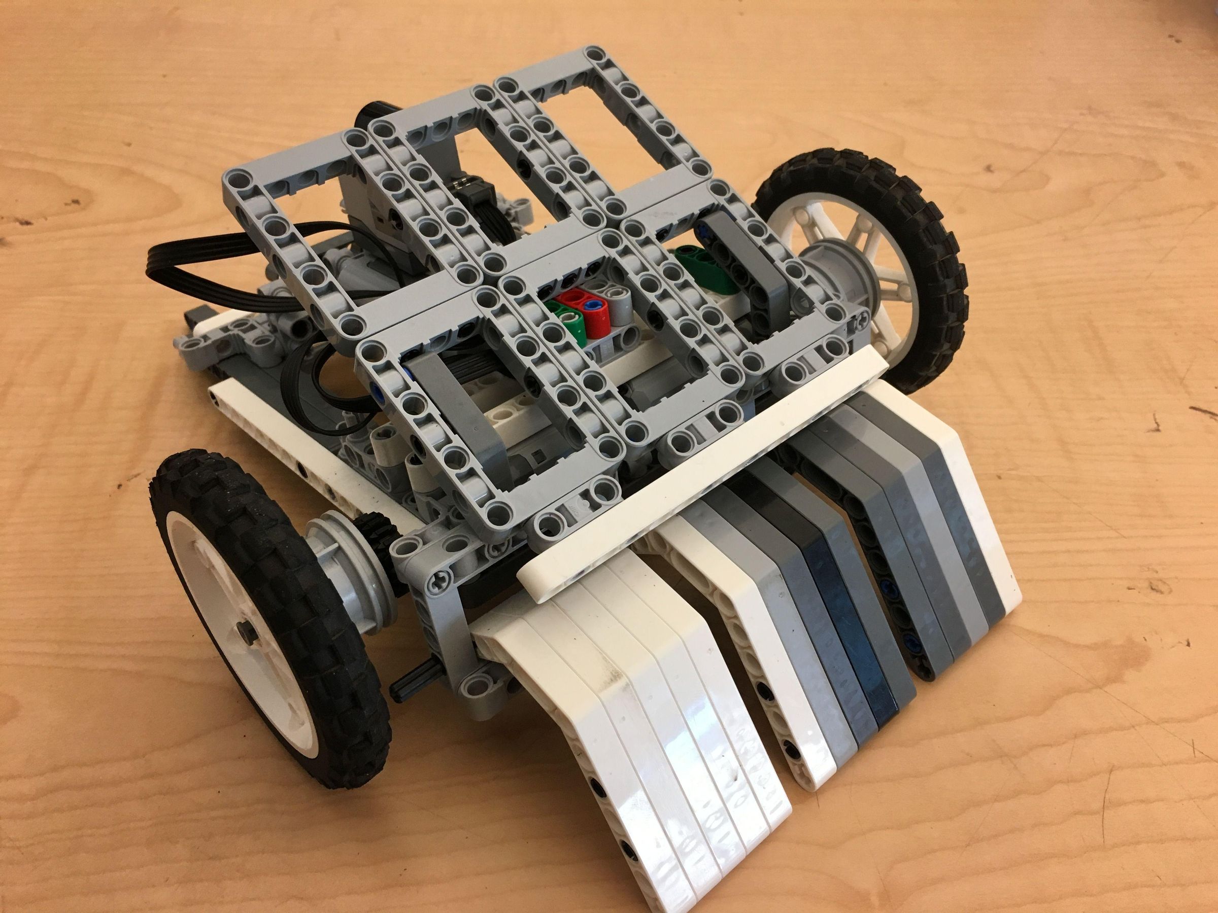 Lego BattleBot: the Dustpan! : 17 Steps (with Pictures) - Instructables