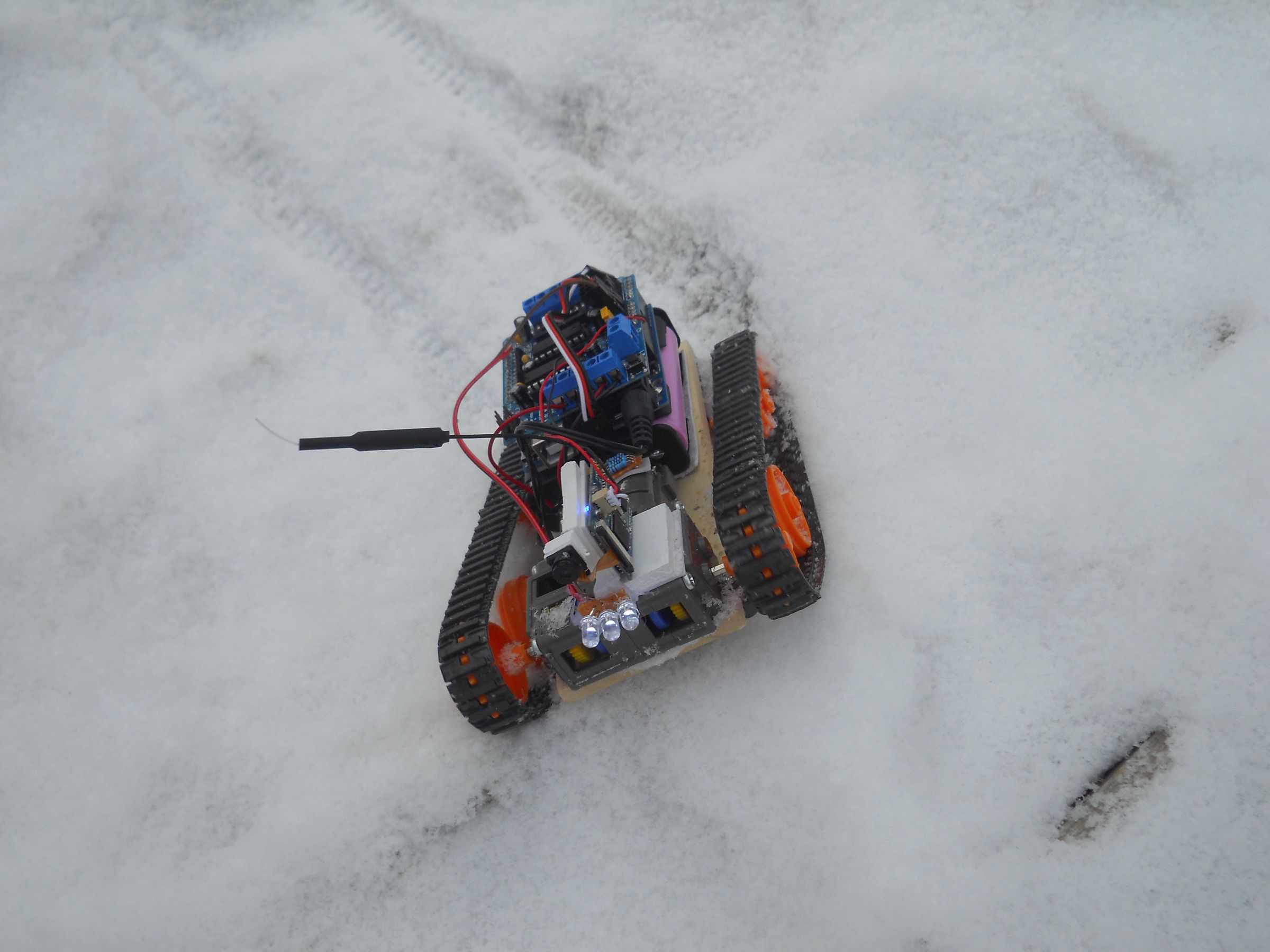 FPV Virtual Reality Arduino Controlled Tracked Robot : 17 Steps (with ...