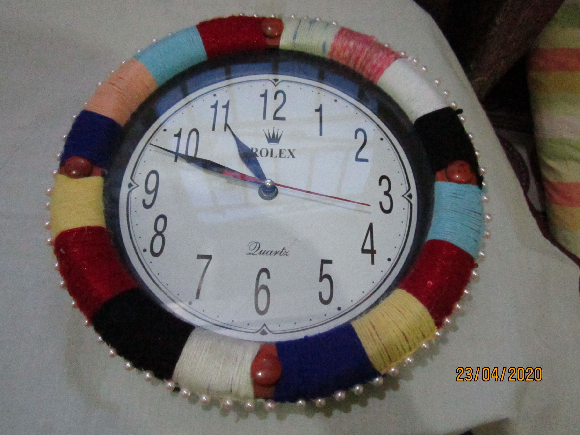 Crafting Old Wall Clock Using Colourfull Yarn - Instructables